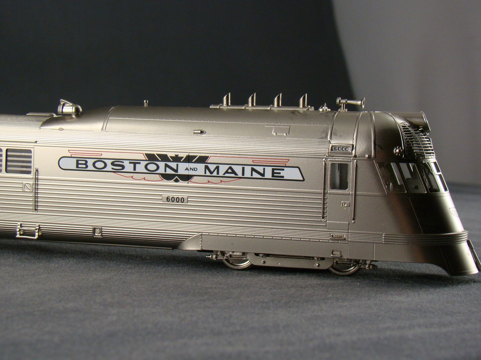HO CIL B&M Boston & Maine Minuteman Articulated Loco/Train