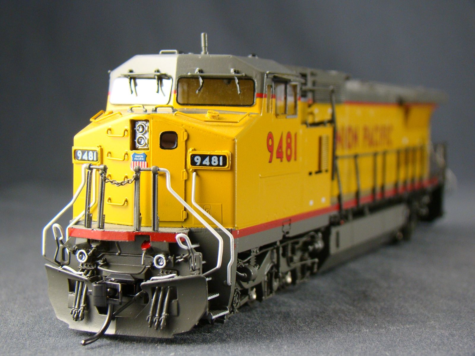 HO OMI UP Union Pacific Dash 8-41CW #9481