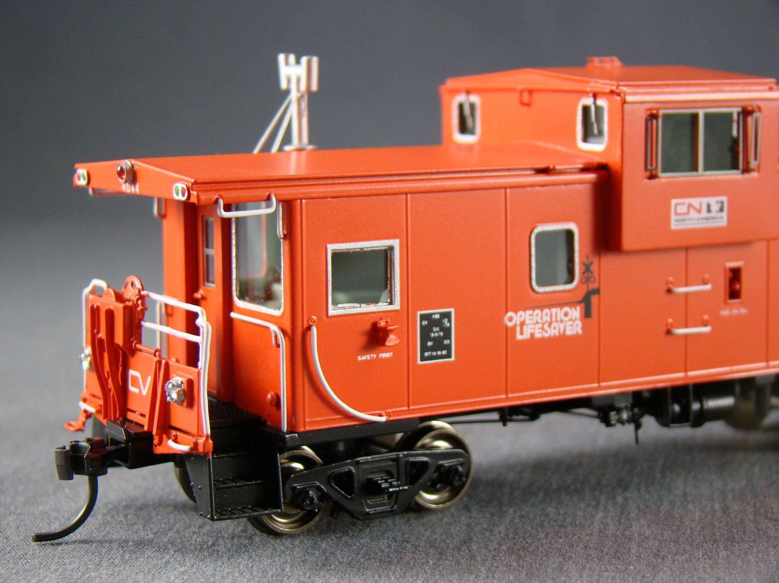 HO OMI CV Central Vermont Wide Vision Caboose #4044 w/Interior