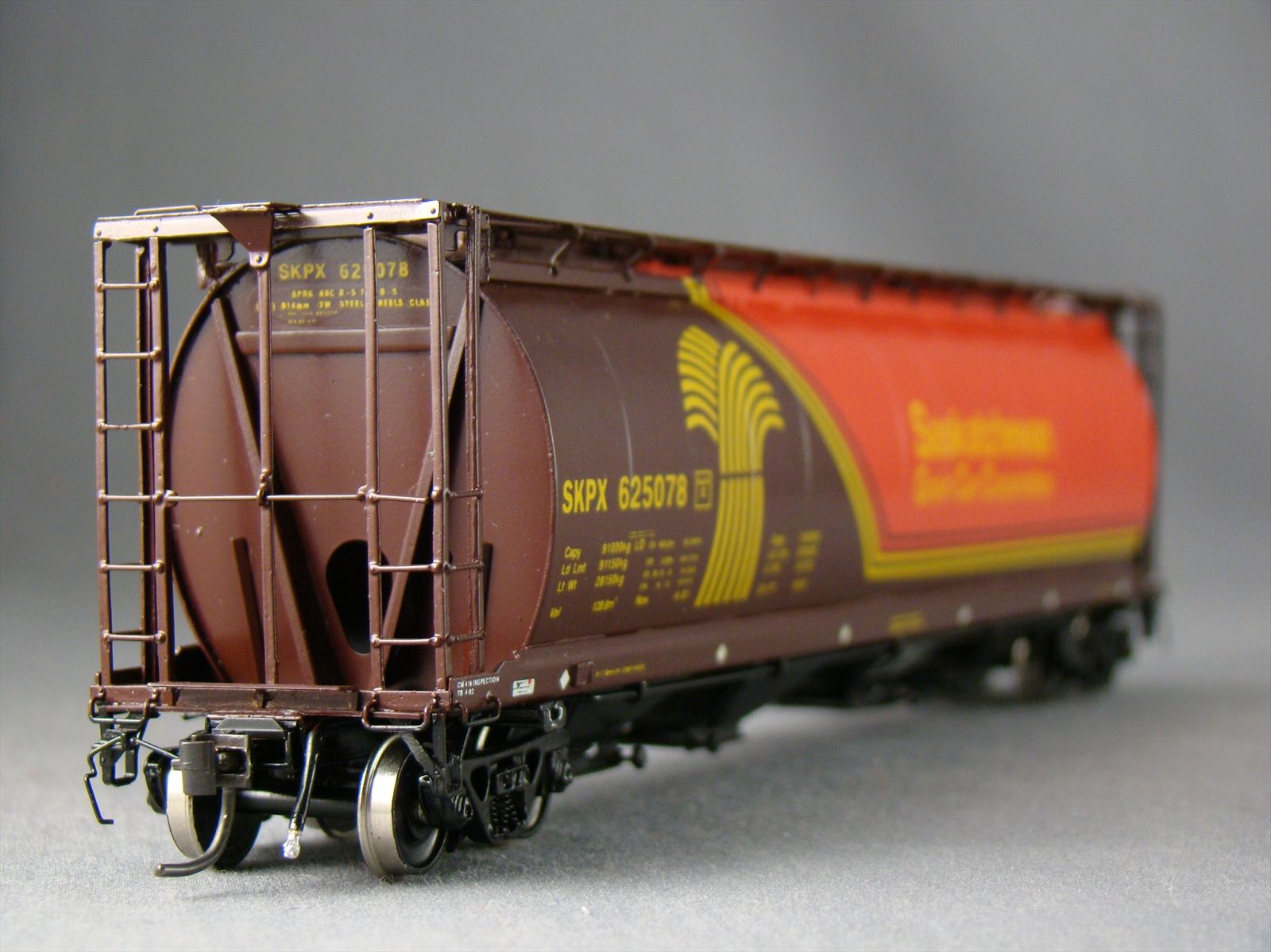 HO OMI Overland Custom Saskatchewan Grain Hopper #625078