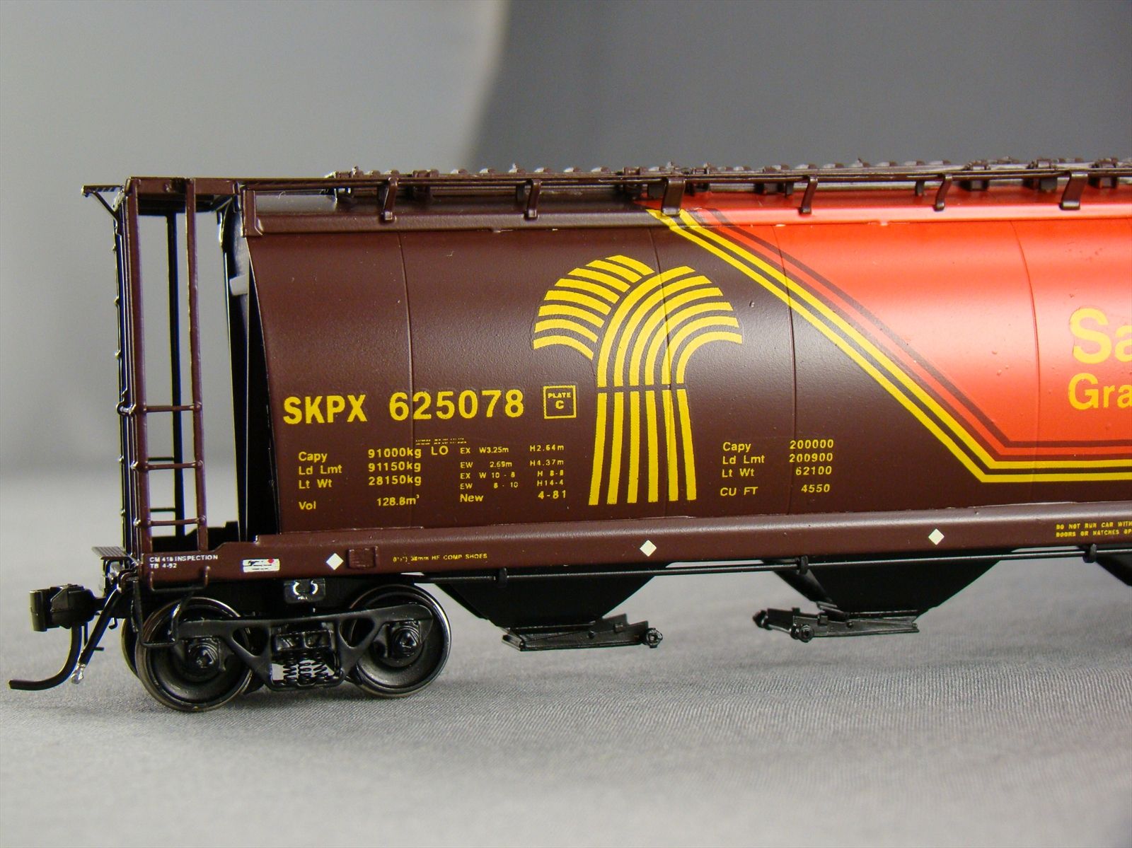 HO OMI Overland Custom Saskatchewan Grain Hopper #625078