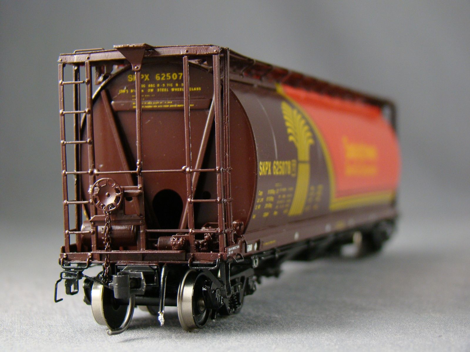 HO OMI Overland Custom Saskatchewan Grain Hopper #625078