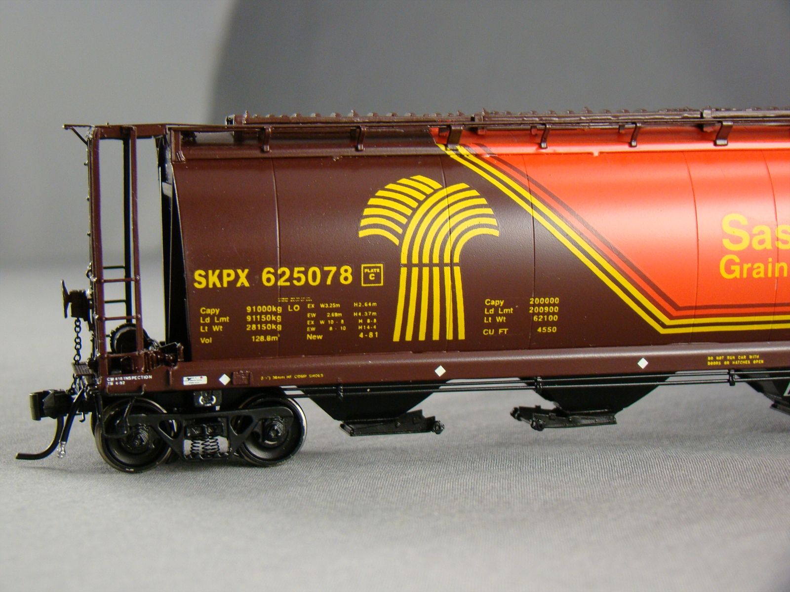 HO OMI Overland Custom Saskatchewan Grain Hopper #625078
