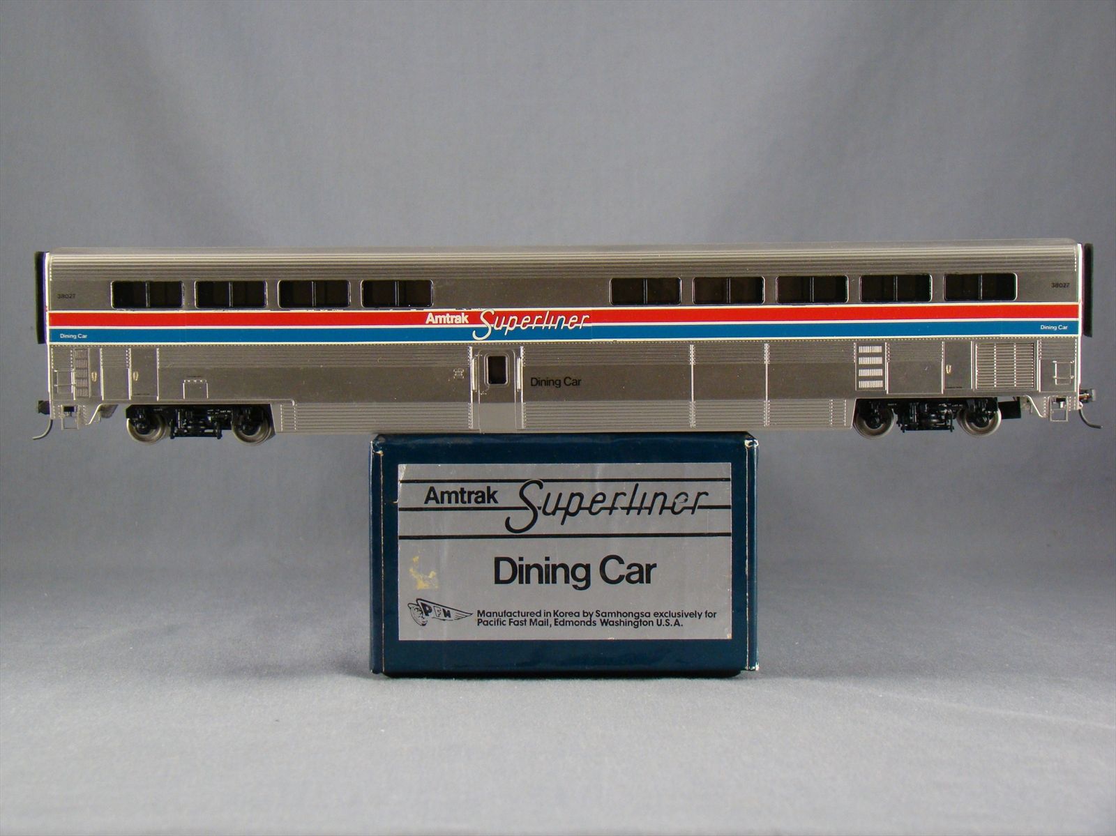 HO PFM Amtrak Superliner Dining Car #38027