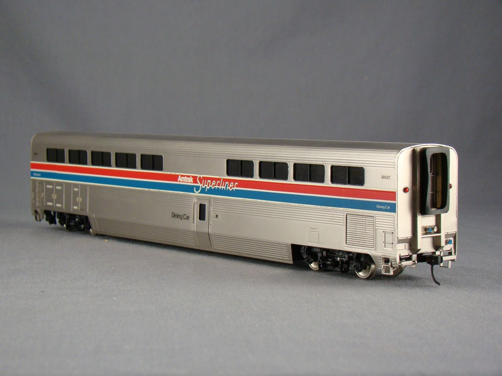 HO PFM Amtrak Superliner Dining Car #38027