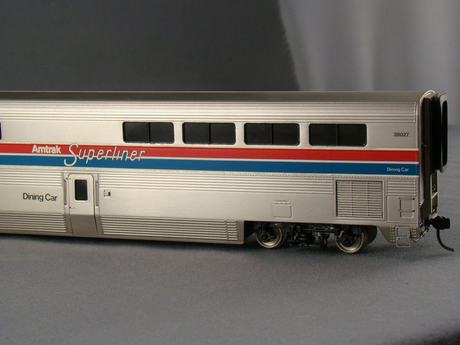 HO PFM Amtrak Superliner Dining Car #38027