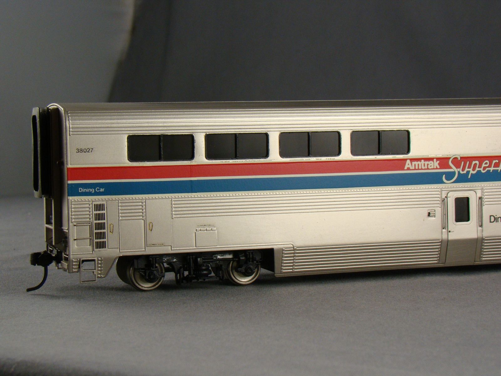 HO PFM Amtrak Superliner Dining Car #38027