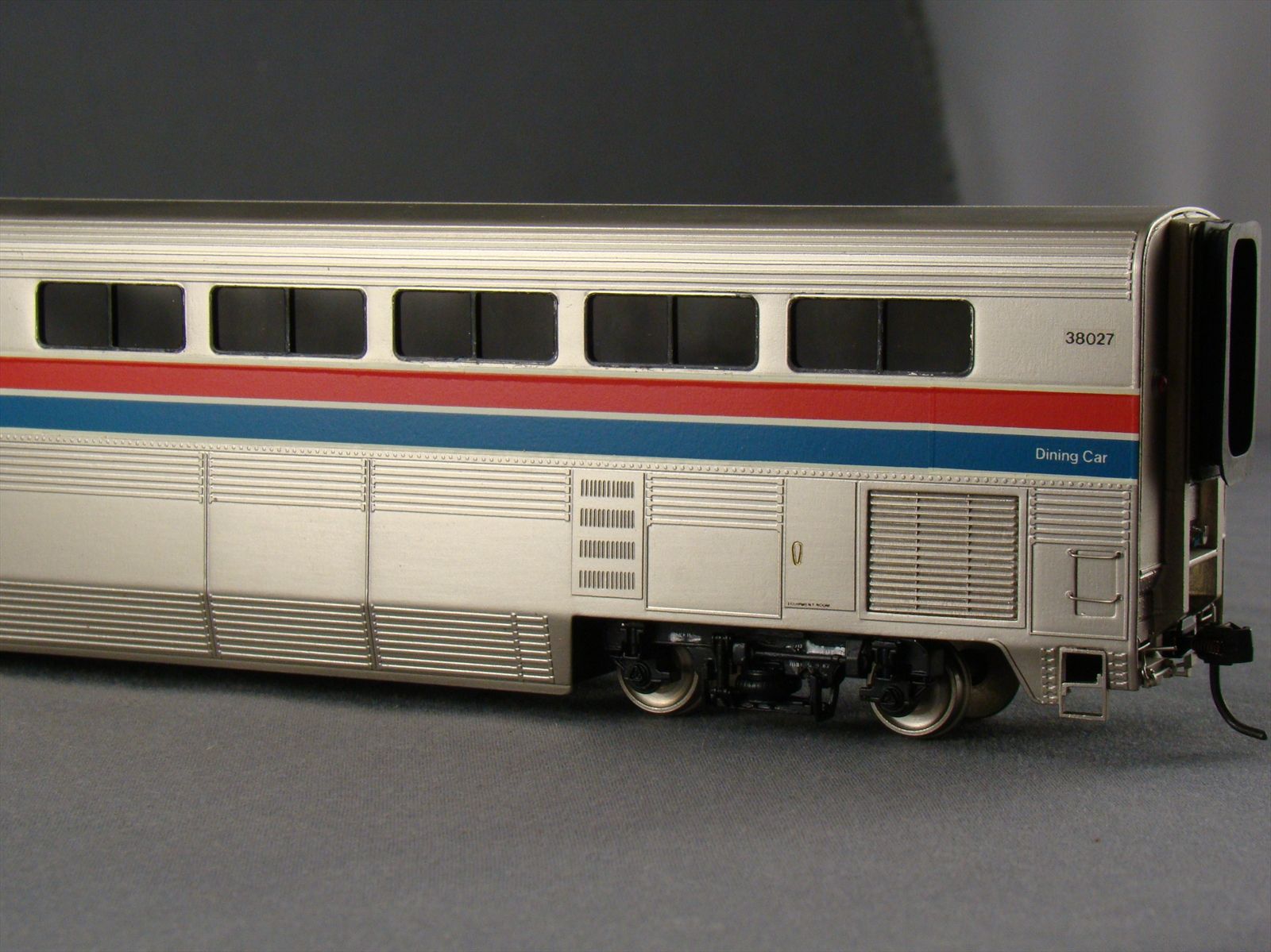 HO PFM Amtrak Superliner Dining Car #38027