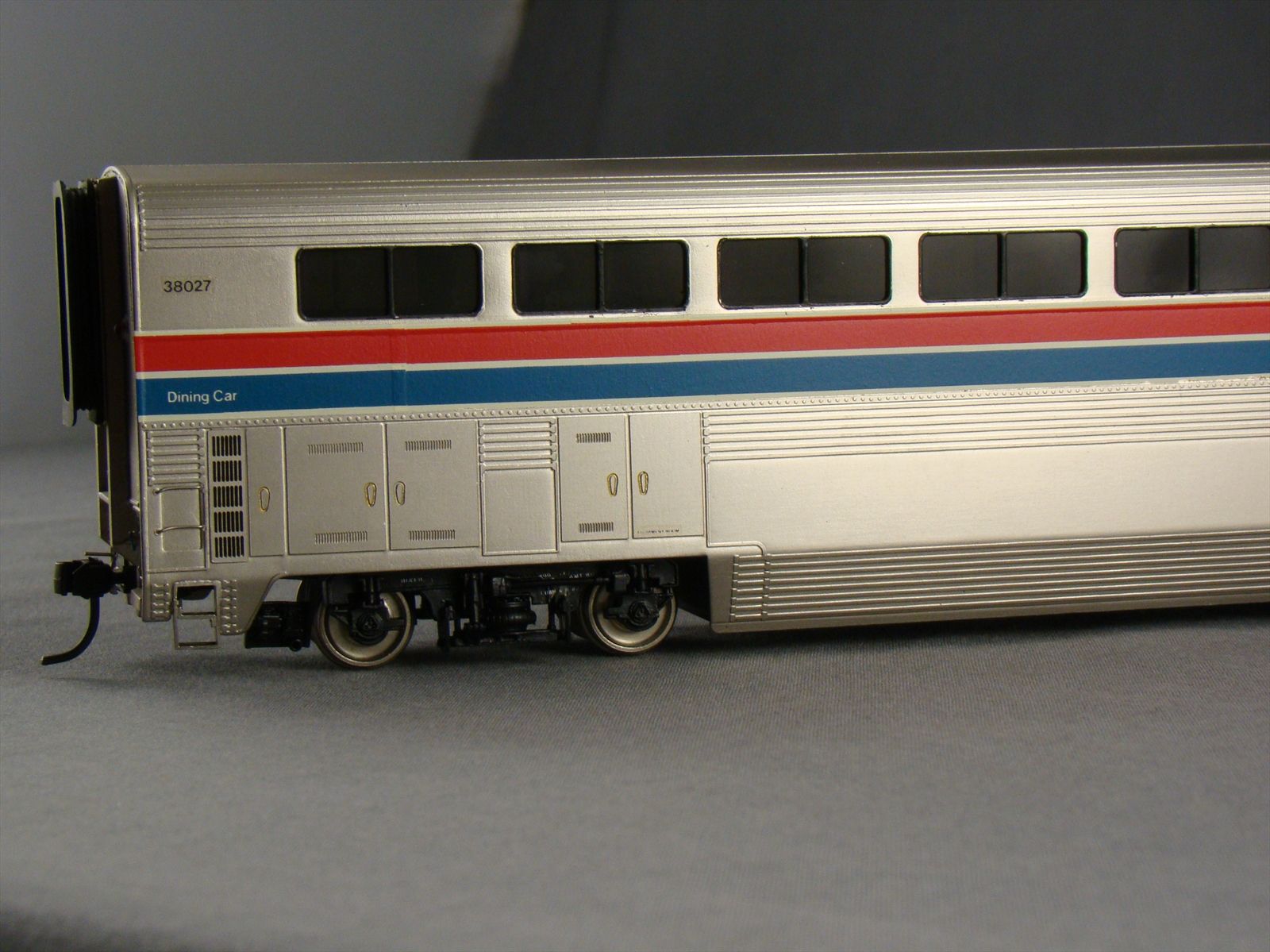 HO PFM Amtrak Superliner Dining Car #38027