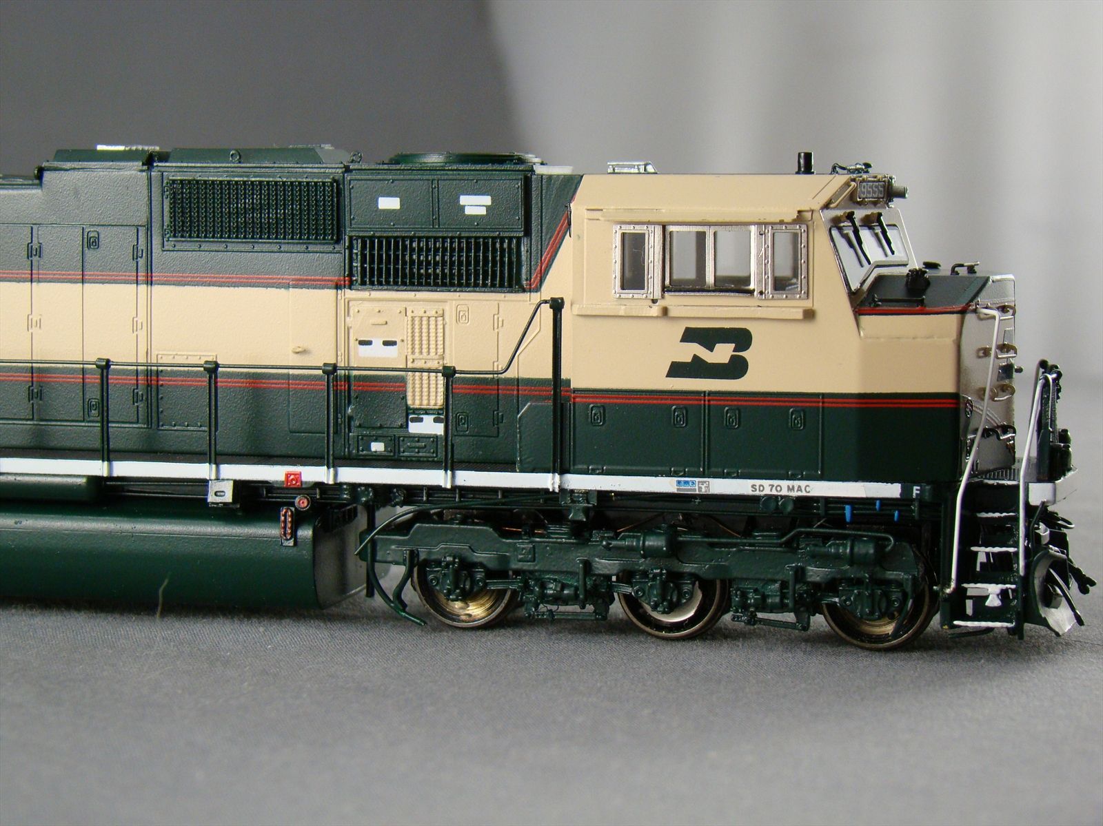 HO Brass OMI 6600.1 Overland BN Executive SD70MAC Diesel #9555