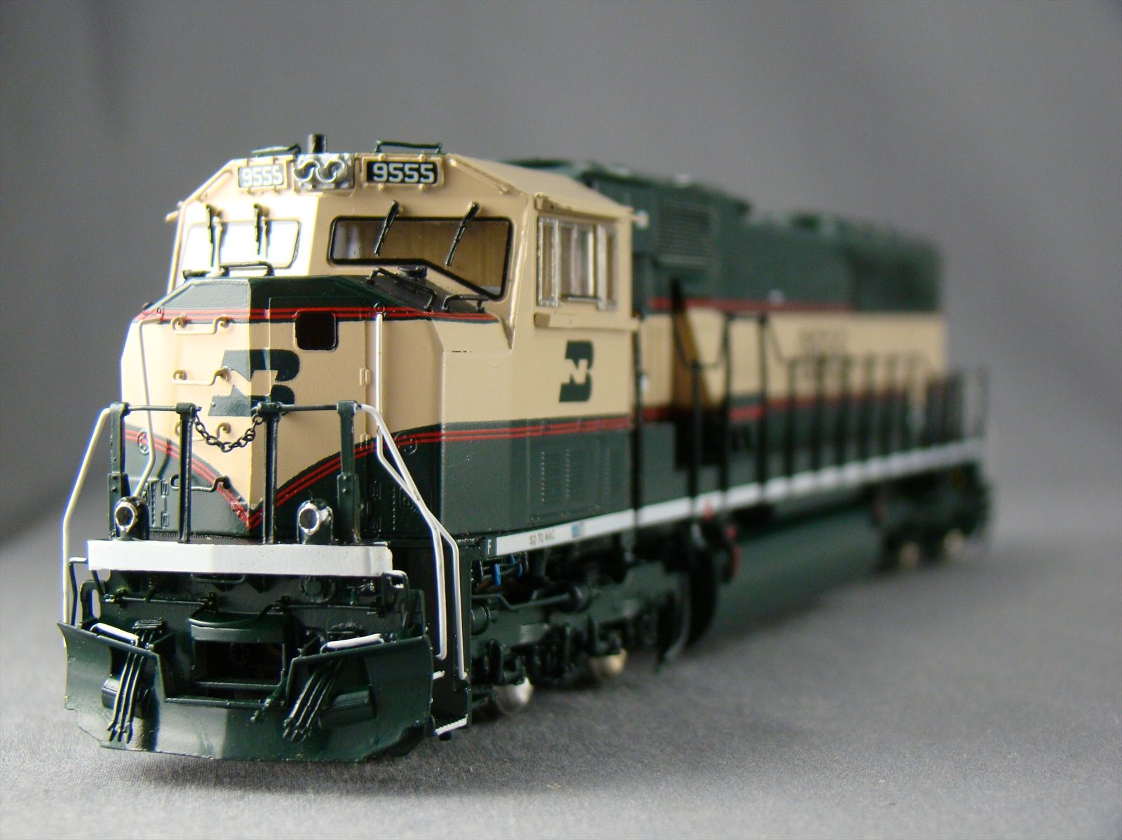 HO Brass OMI 6600.1 Overland BN Executive SD70MAC Diesel #9555