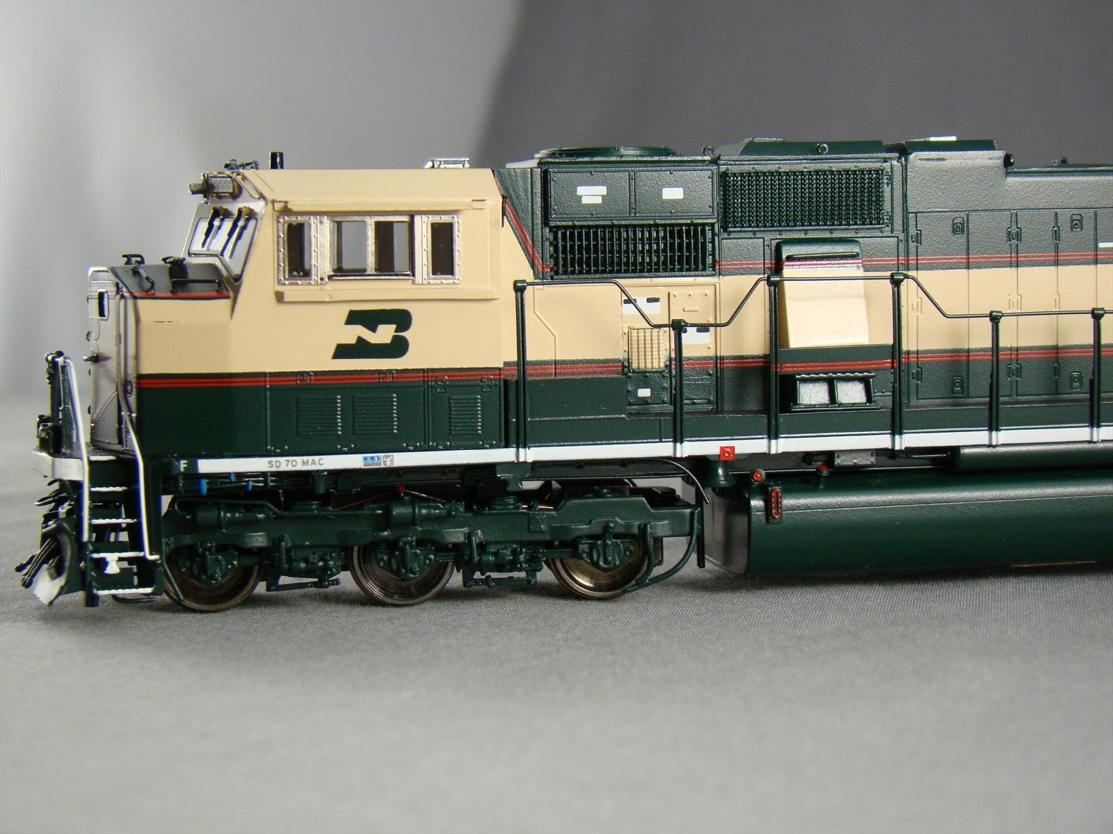 HO Brass OMI 6600.1 Overland BN Executive SD70MAC Diesel #9555