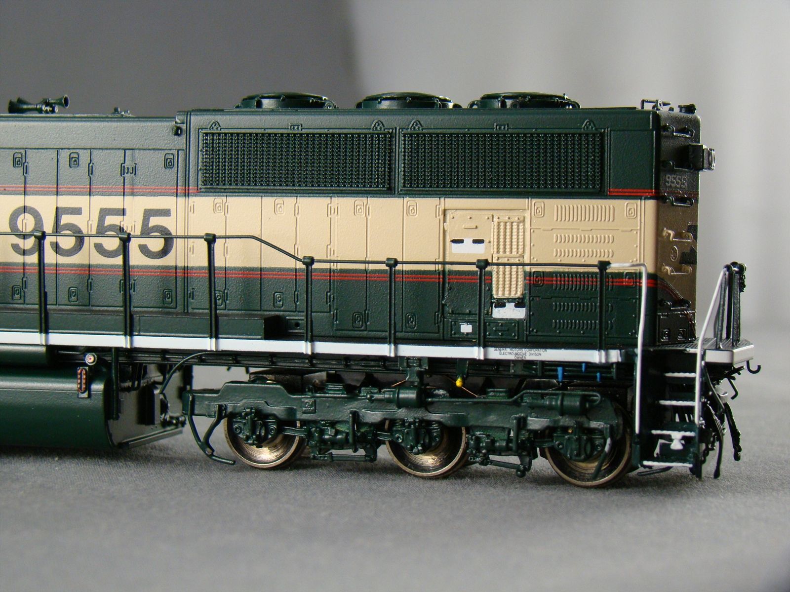 HO Brass OMI 6600.1 Overland BN Executive SD70MAC Diesel #9555