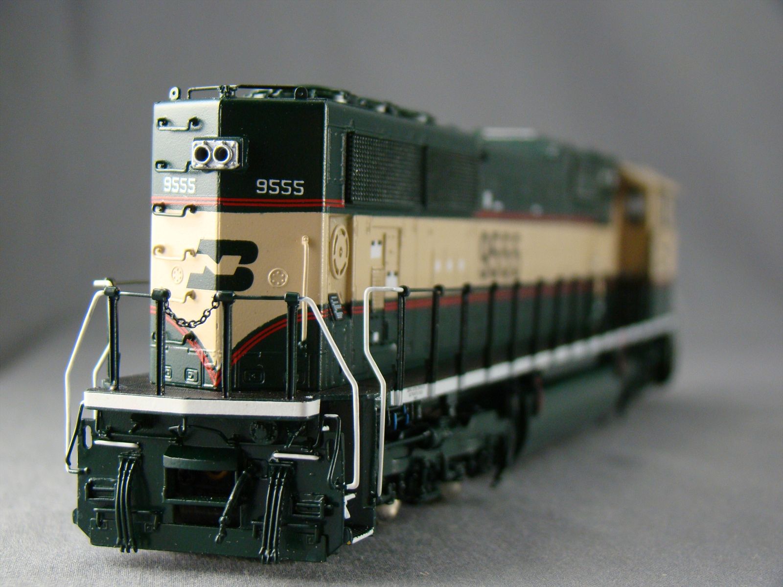 HO Brass OMI 6600.1 Overland BN Executive SD70MAC Diesel #9555