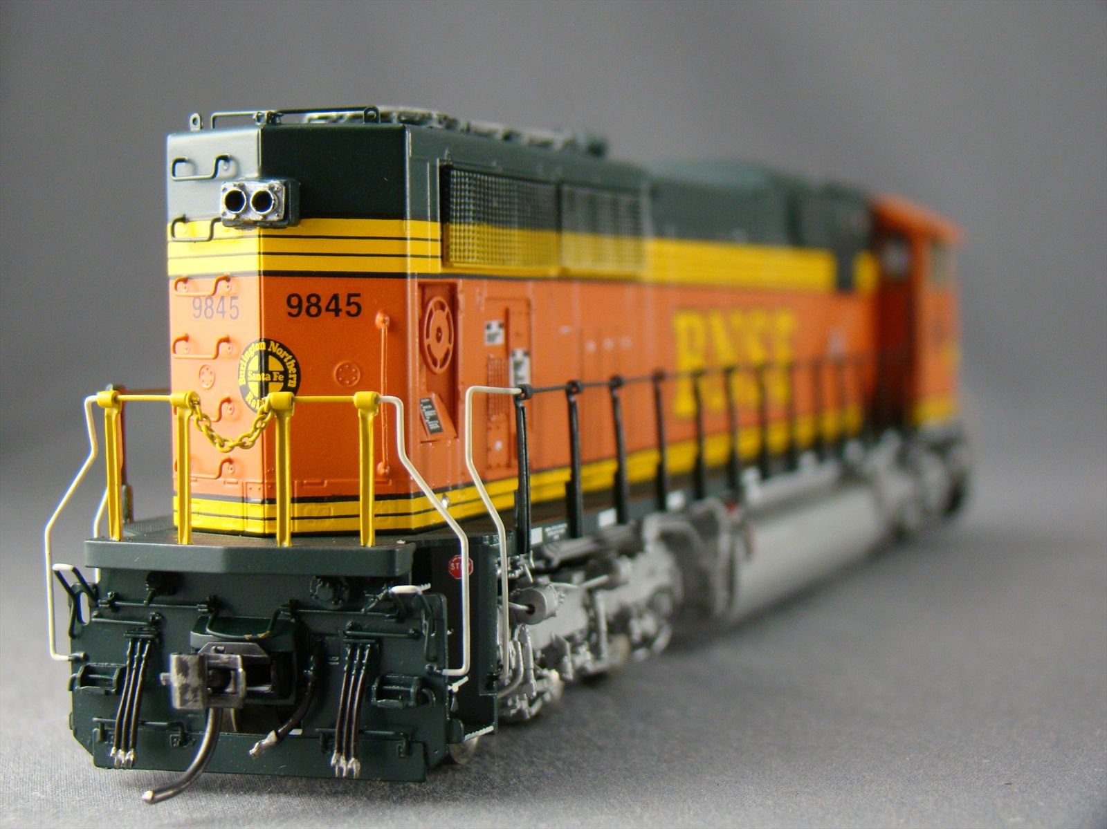 HO OMI Overland Models BNSF SD70MAC #9845 Custom + DCC