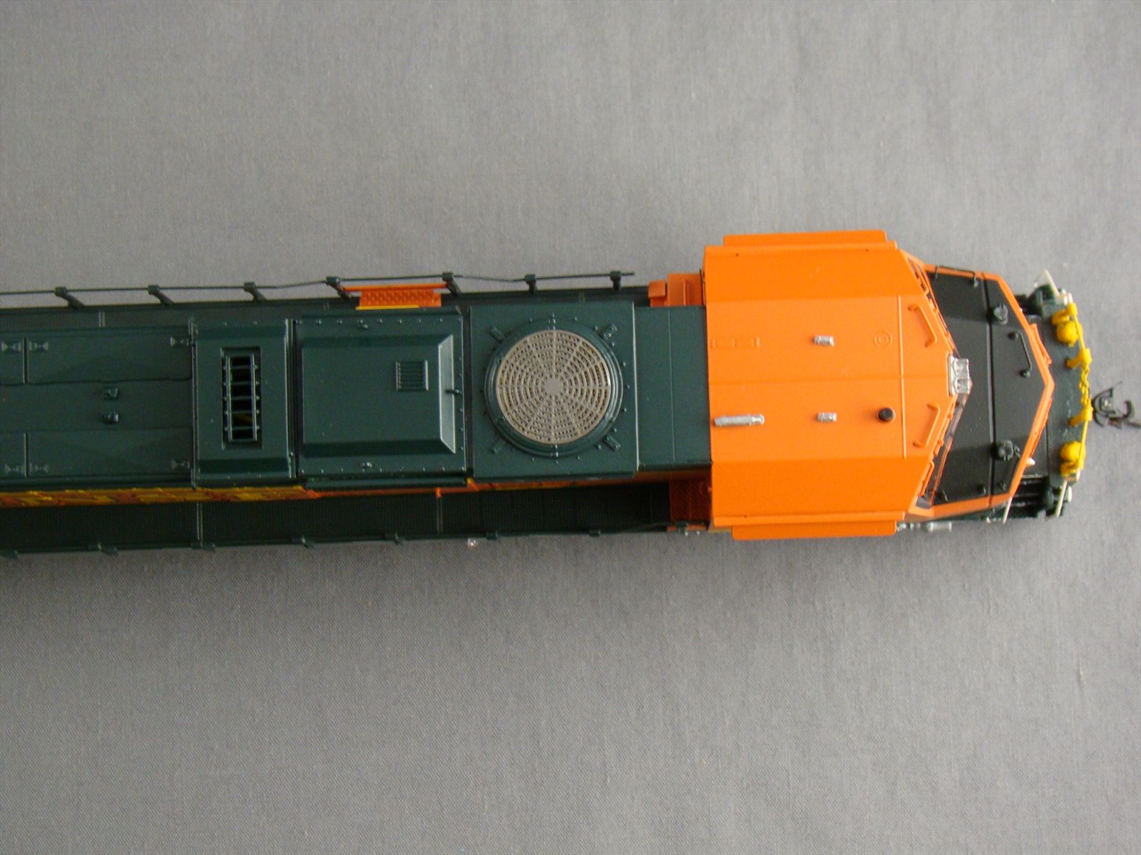 HO OMI Overland Models BNSF SD70MAC #9845 Custom + DCC