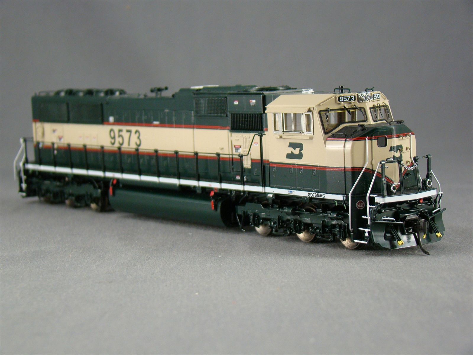 HO Brass OMI 6606.1 Overland BN Executive SD70MAC #9573 - 2001 Run