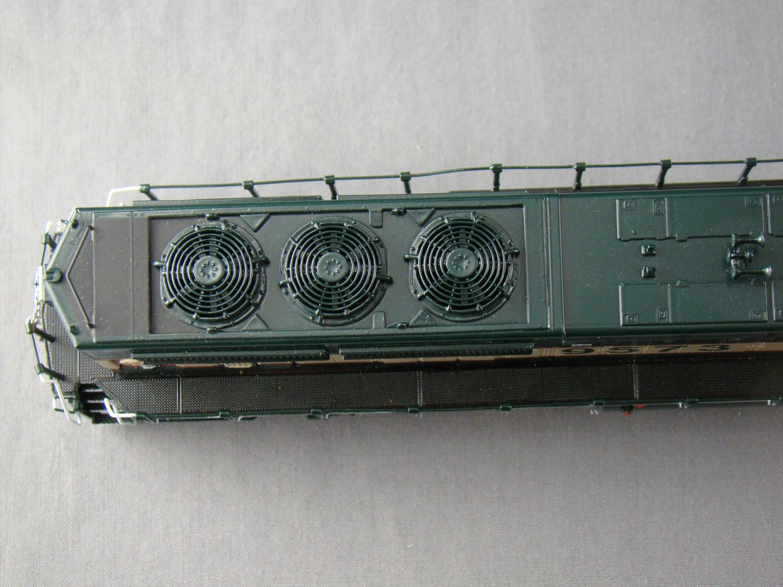 HO Brass OMI 6606.1 Overland BN Executive SD70MAC #9573 - 2001 Run