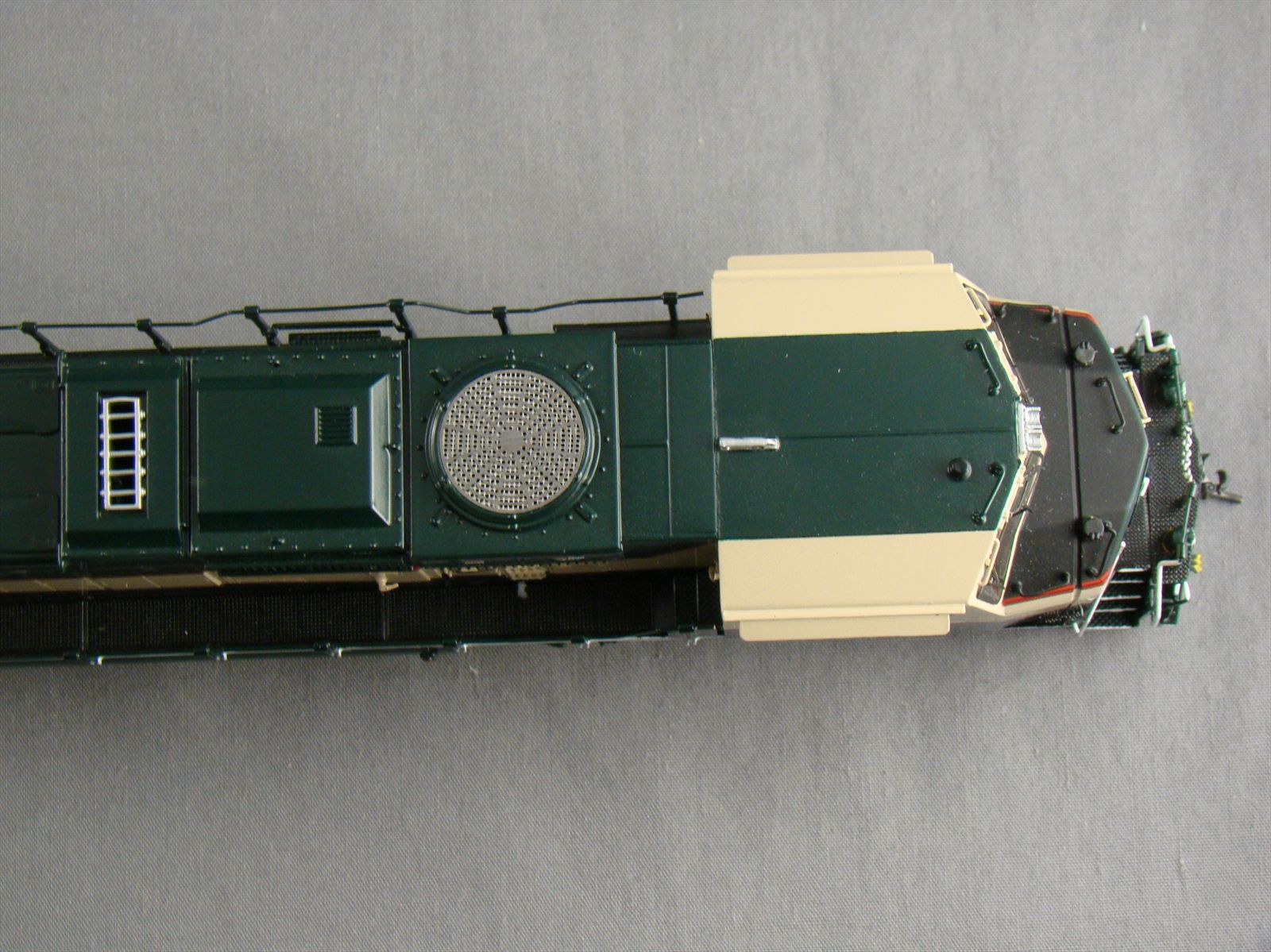 HO Brass OMI 6606.1 Overland BN Executive SD70MAC #9573 - 2001 Run