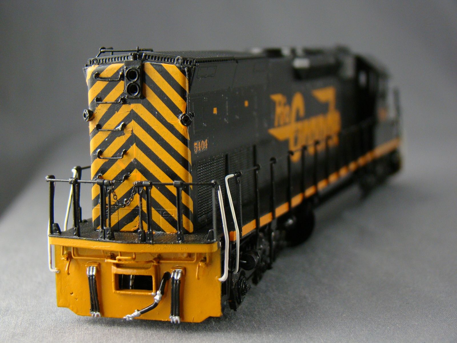 HO OMI Overland Models D&RGW EMD SD40T-2 #5404 Custom