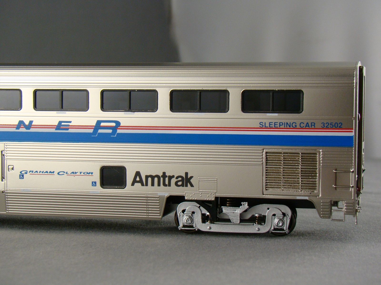 HO OMI AMTRAK Superliner II Deluxe Sleeper #32502