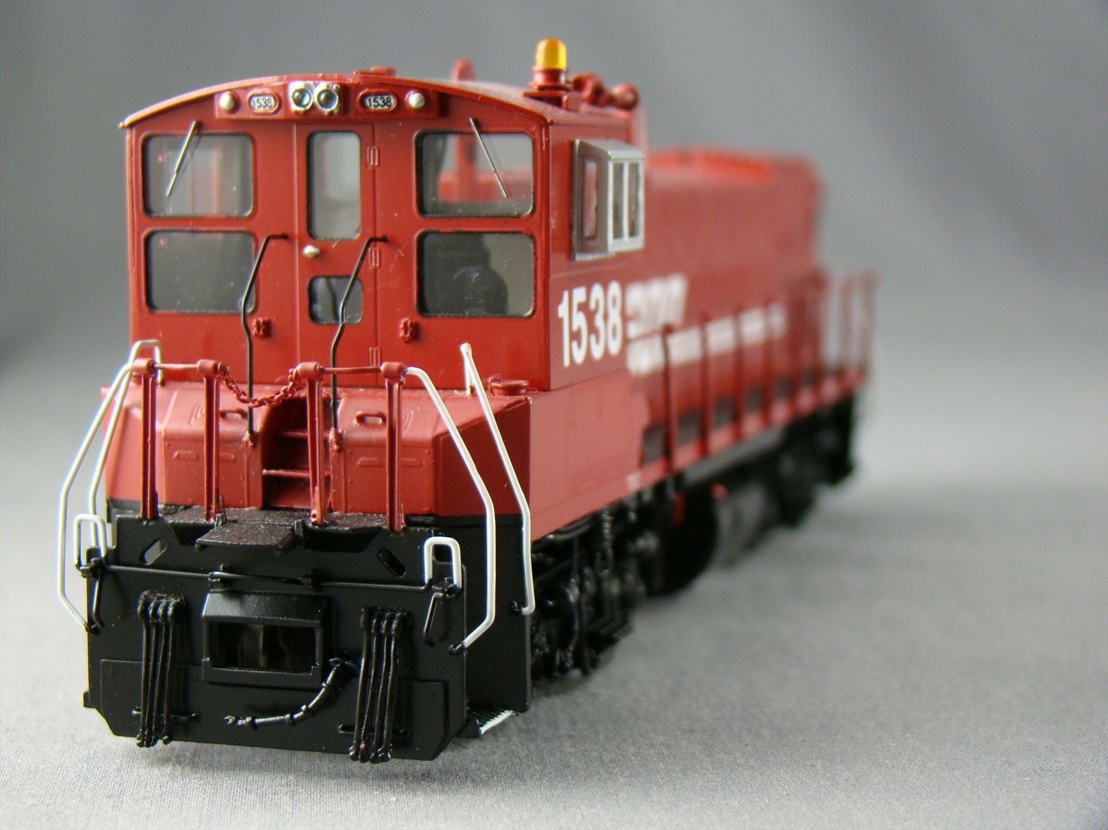HO OMI 6817.1 SOO Line EMD MP15AC #1538 w/ Lights