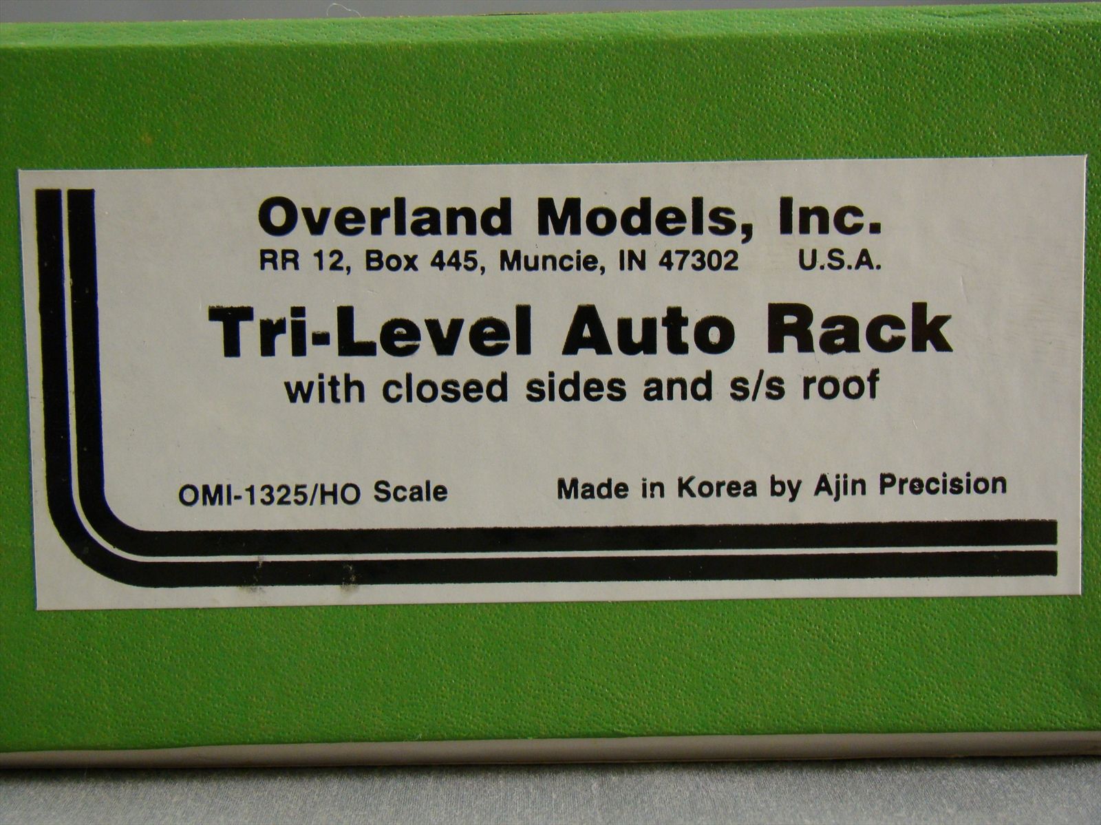 HO OMI 1325 Tri-Level Auto Rack - Closed Sides & S/S Roof