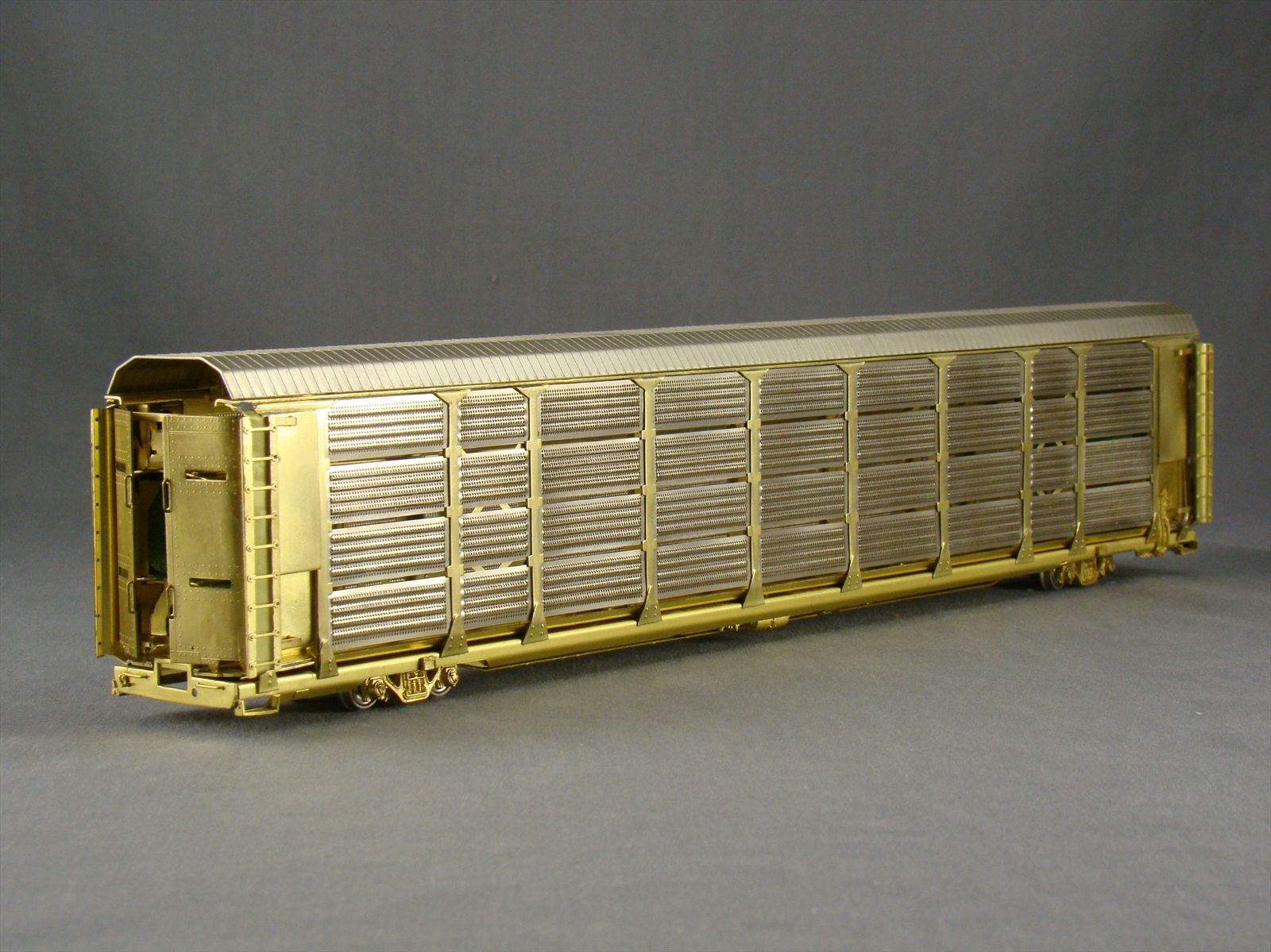 HO OMI 1325 Tri-Level Auto Rack - Closed Sides & S/S Roof