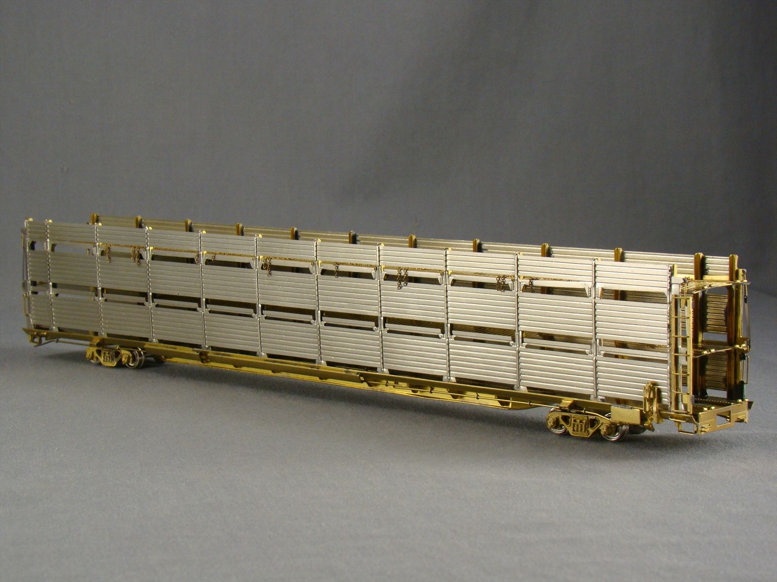 HO OMI 1395 Tri-Level Auto Rack - Pressed Sides - ATSF BN CR N&W SP