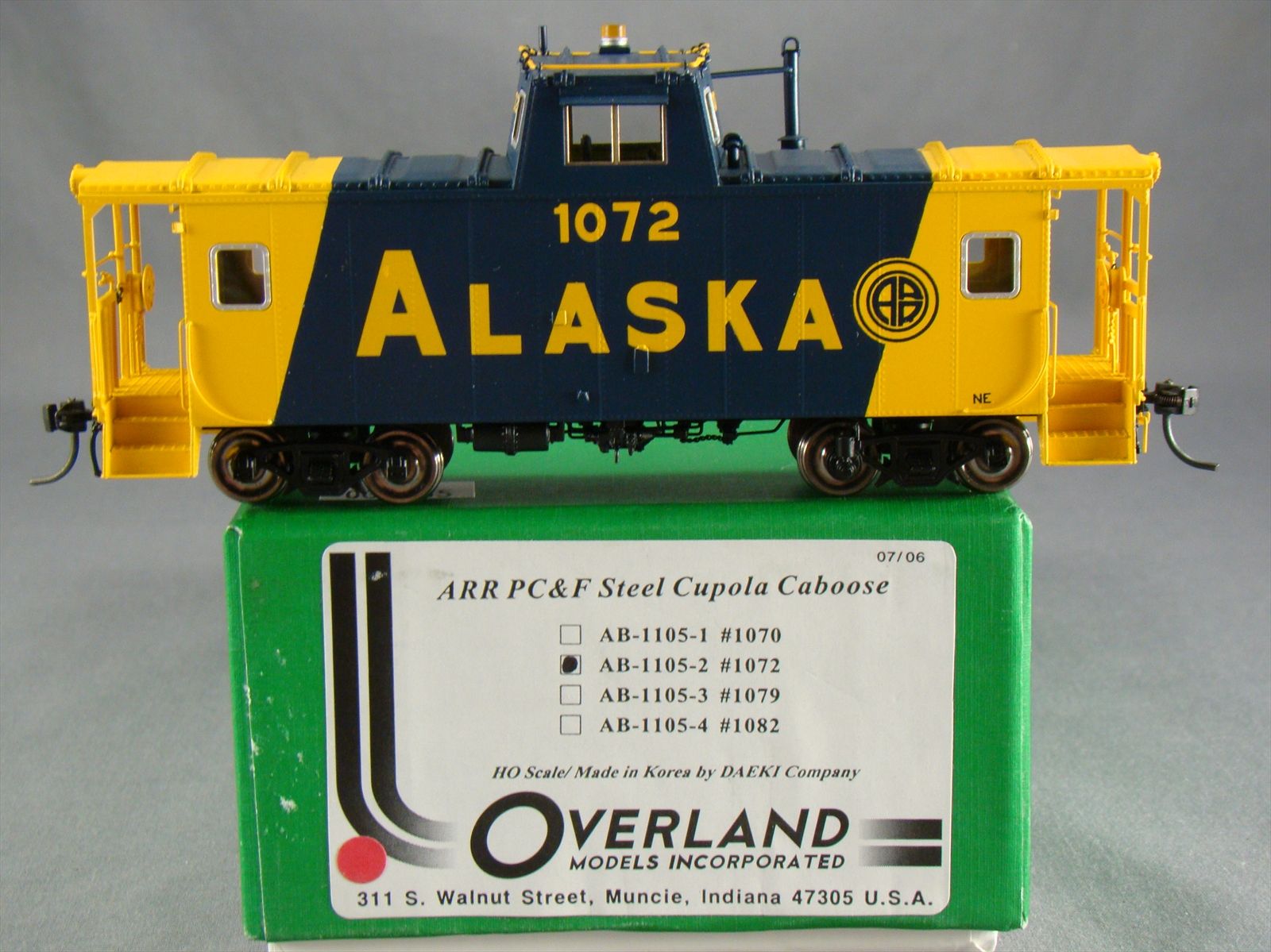 HO OMI AB-1105-2 ARR Alaska Railroad Caboose #1072 w/ Interior