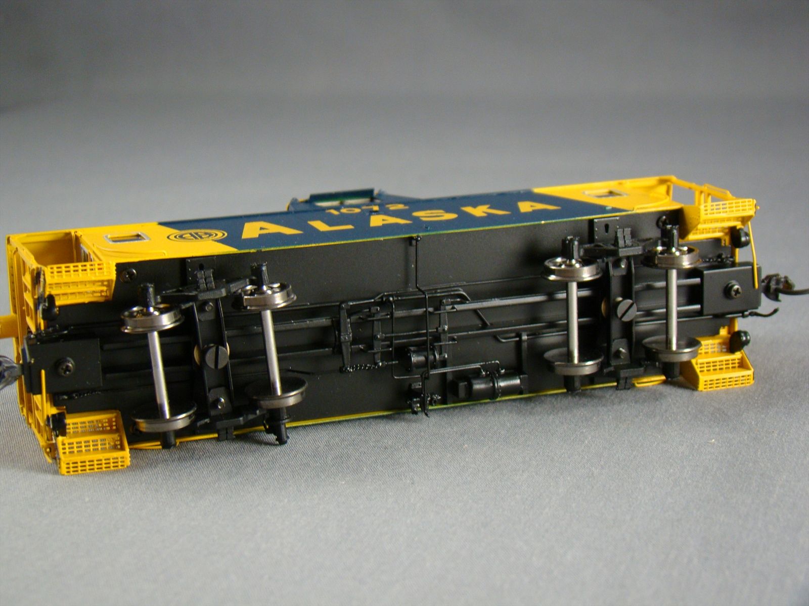 HO OMI AB-1105-2 ARR Alaska Railroad Caboose #1072 w/ Interior