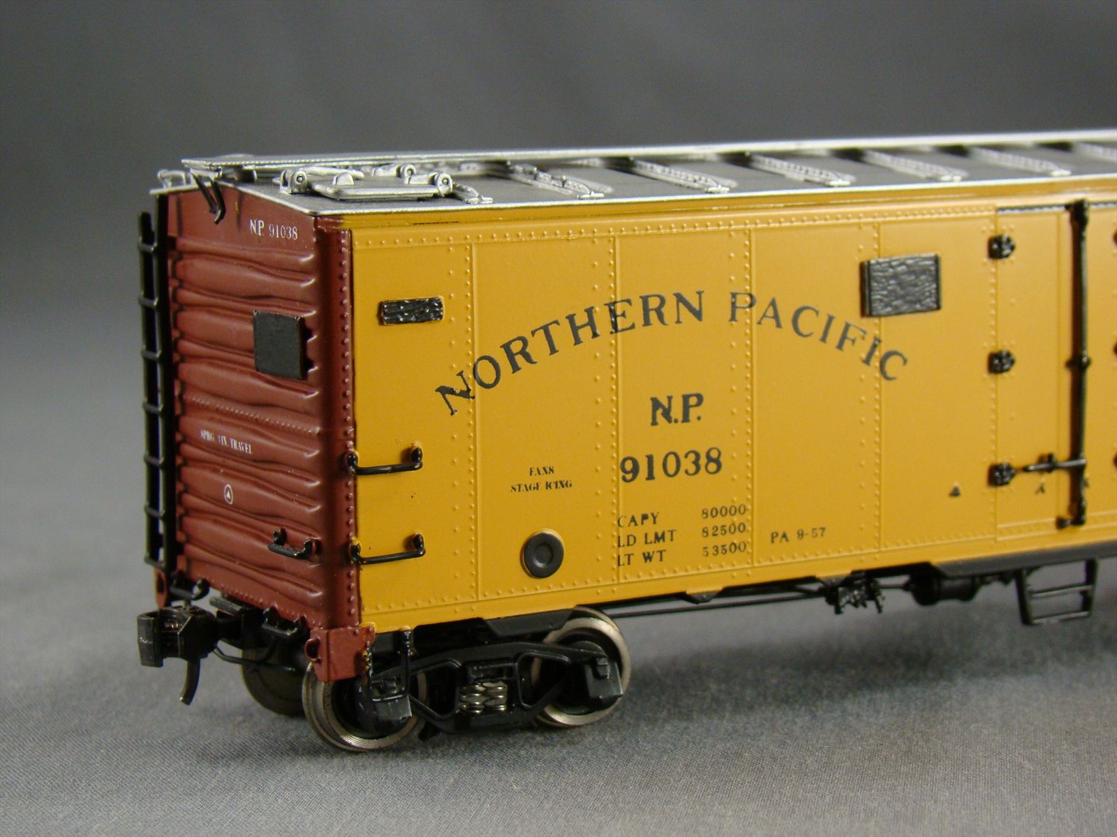 HO CIL 2139.1 NP Northern Pacific Reefer 'Main Street' #91009