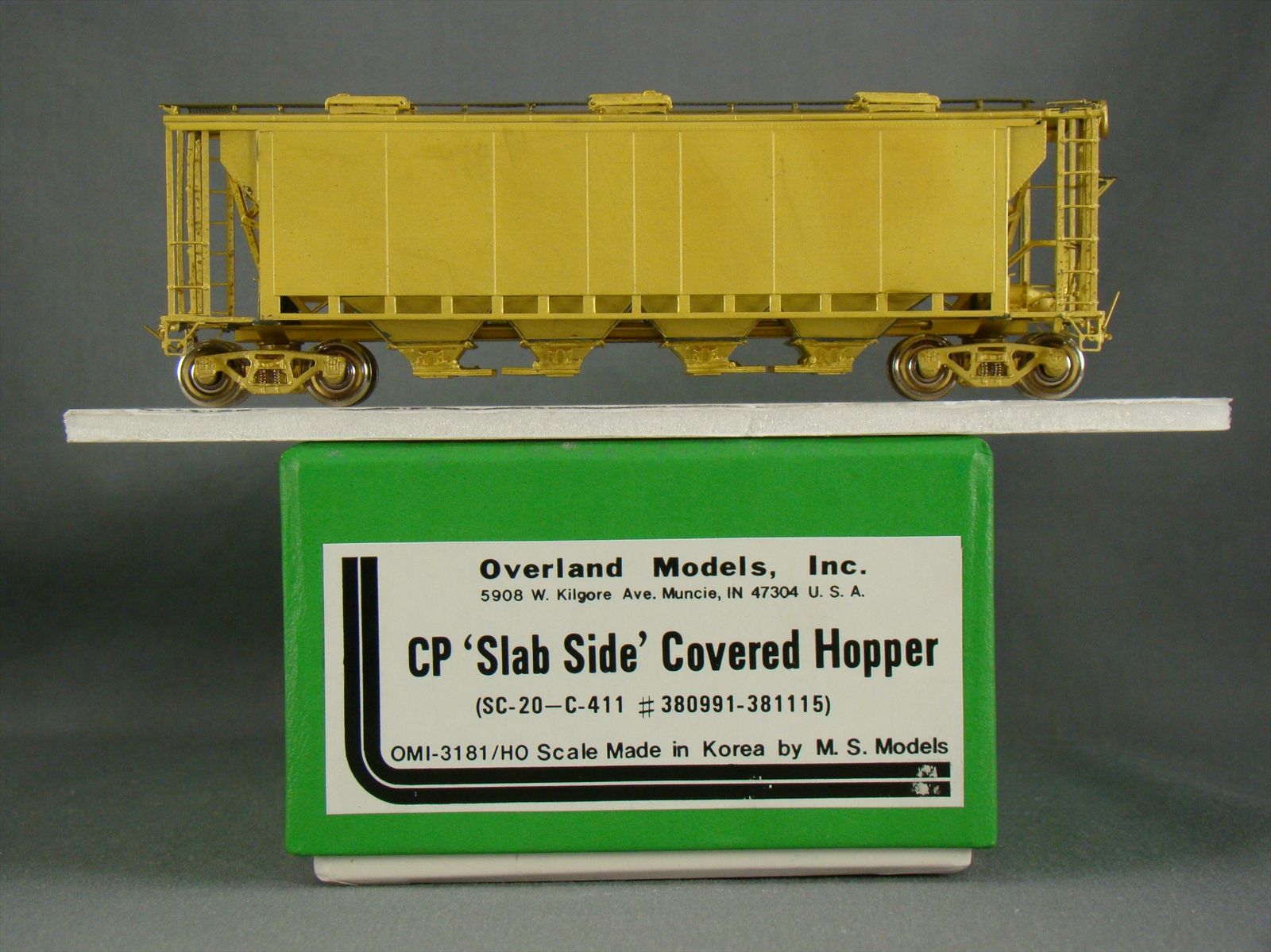 HO OMI 3181 CP Canadian Pacific Slab Side Covered Hopper