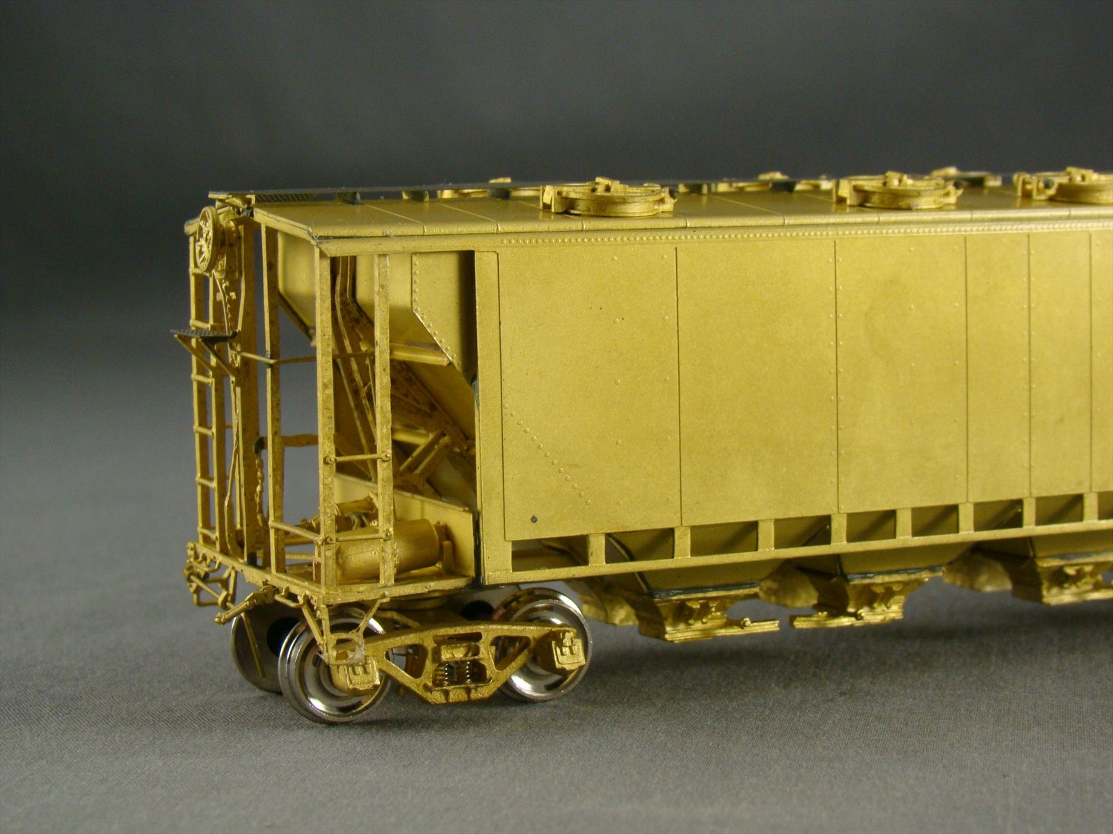 HO OMI 3182 CP Canadian Pacific Slab Side Covered Hopper