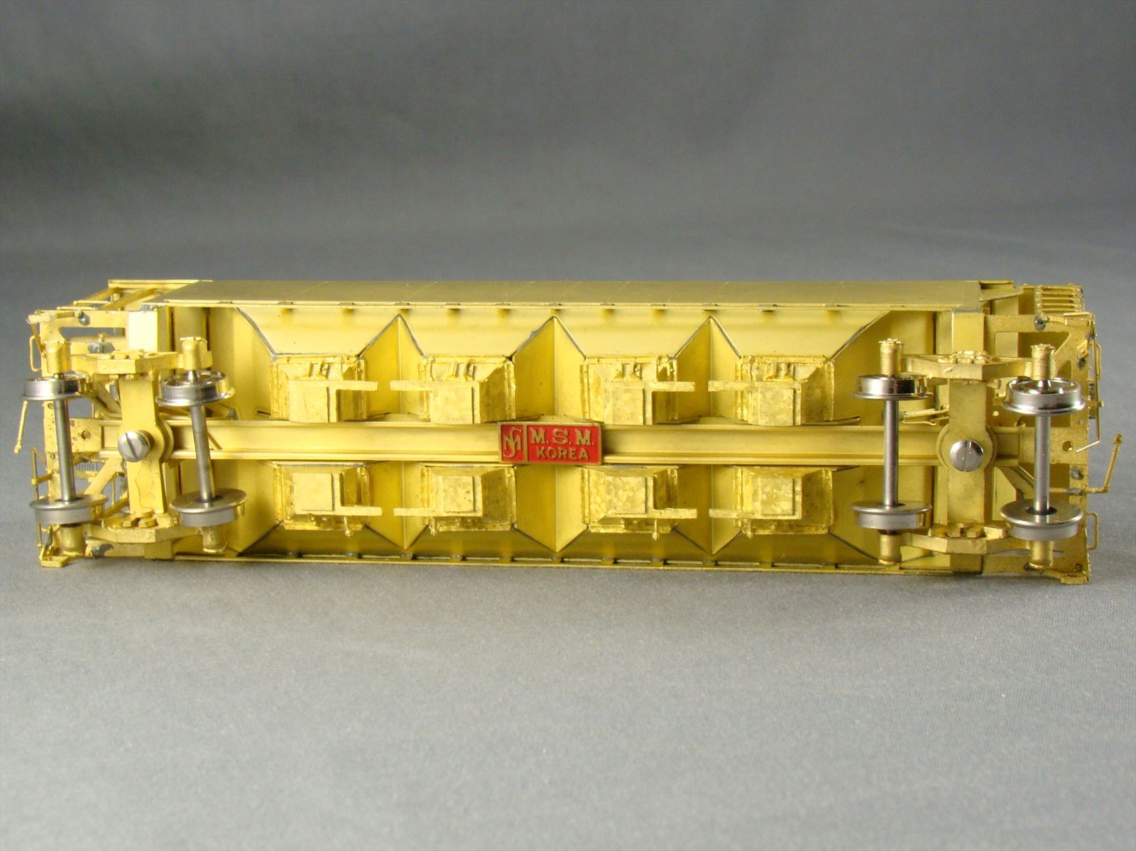 HO OMI 3182 CP Canadian Pacific Slab Side Covered Hopper