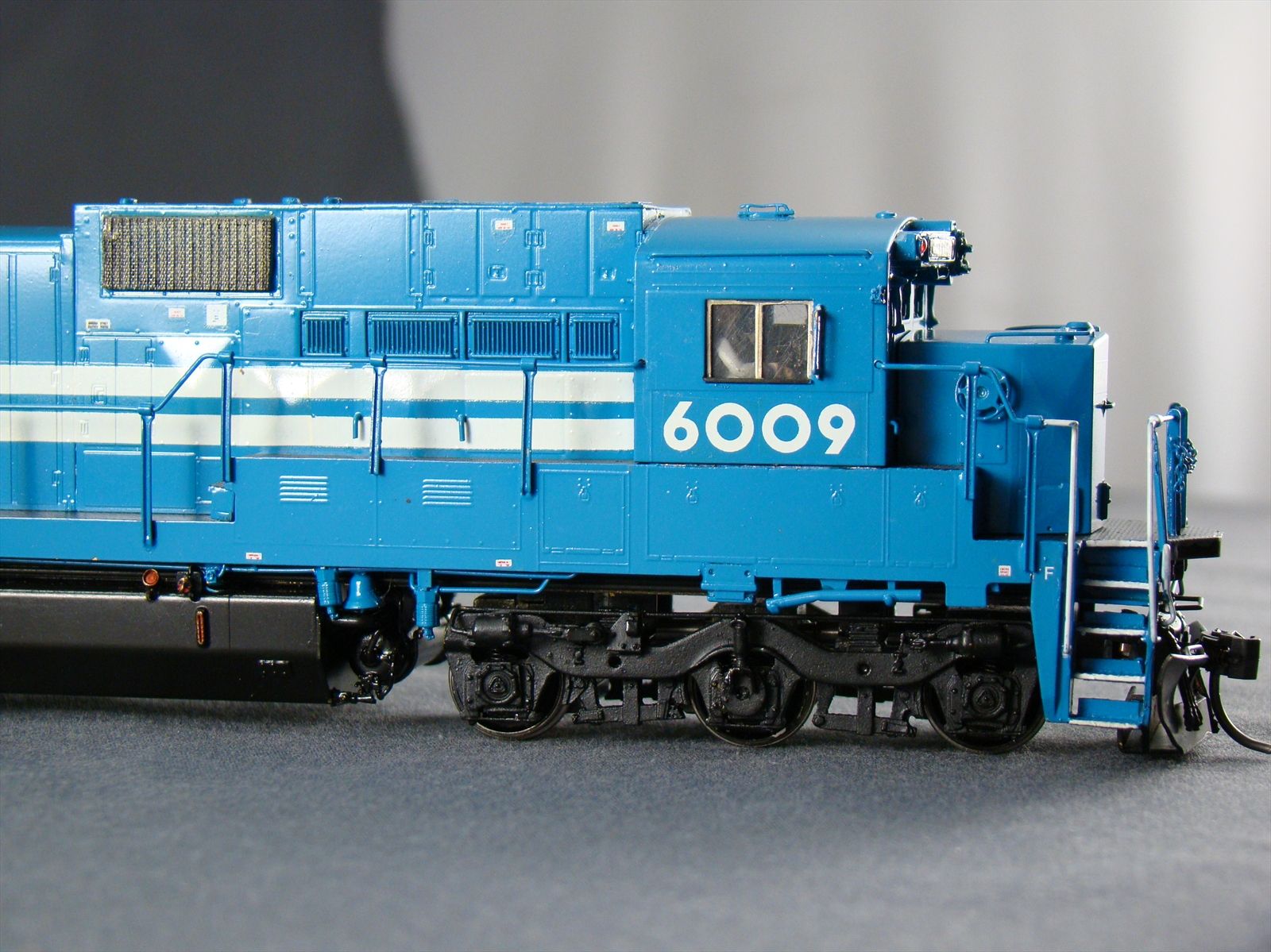 HO OMI Custom Conrail GE C39-8 Diesel #6009