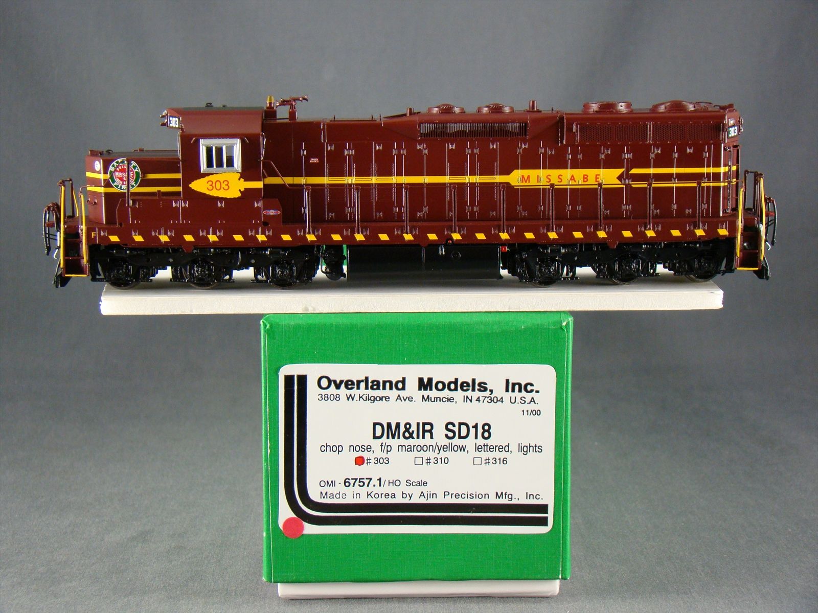 HO OMI DM&IR SD18 #303 Maroon/Yellow