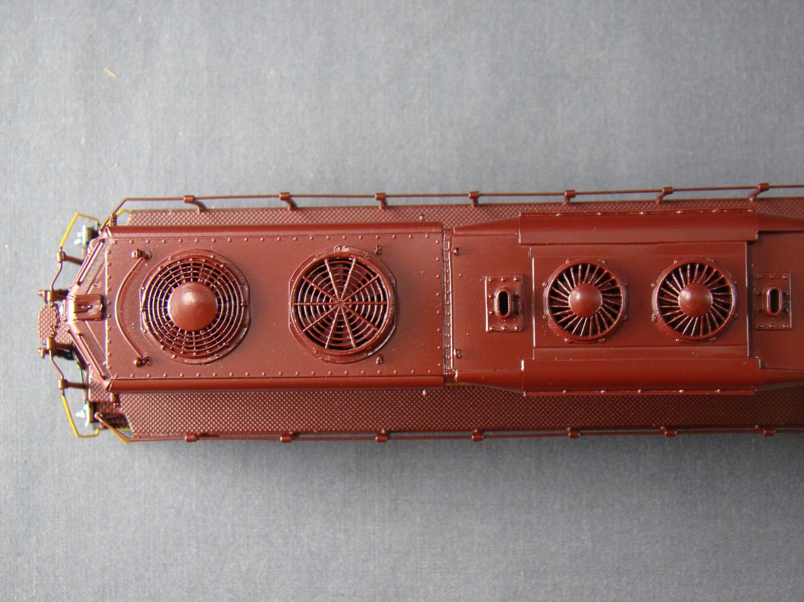 HO OMI DM&IR SD18 #303 Maroon/Yellow