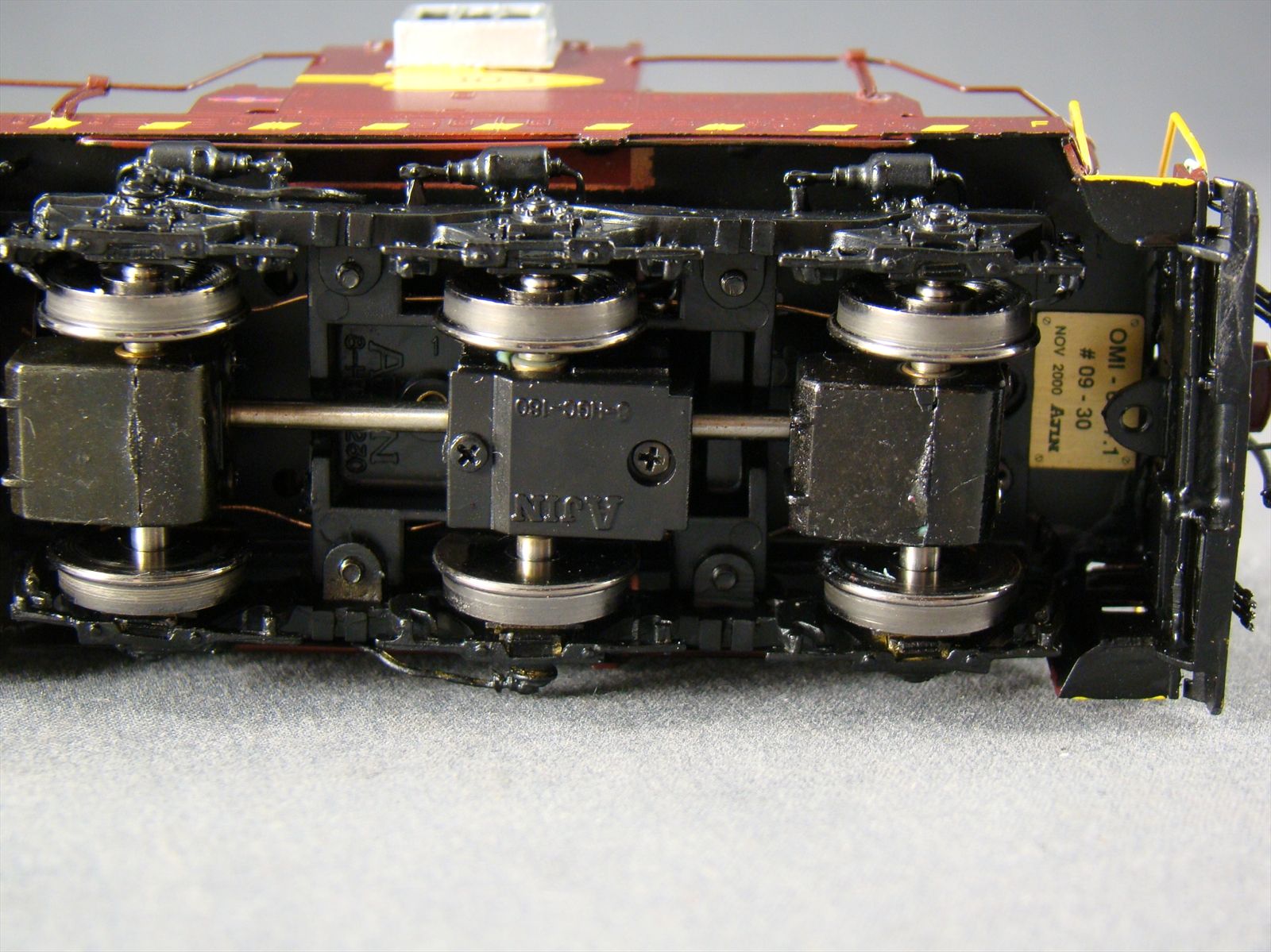 HO OMI DM&IR SD18 #303 Maroon/Yellow