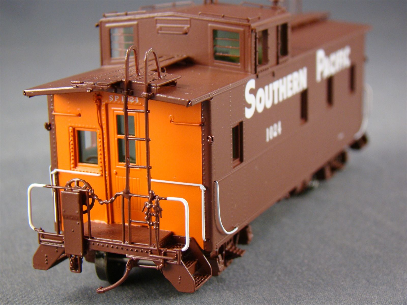 HO CIL SP Southern Pacific Caboose - C-40-1 #1024