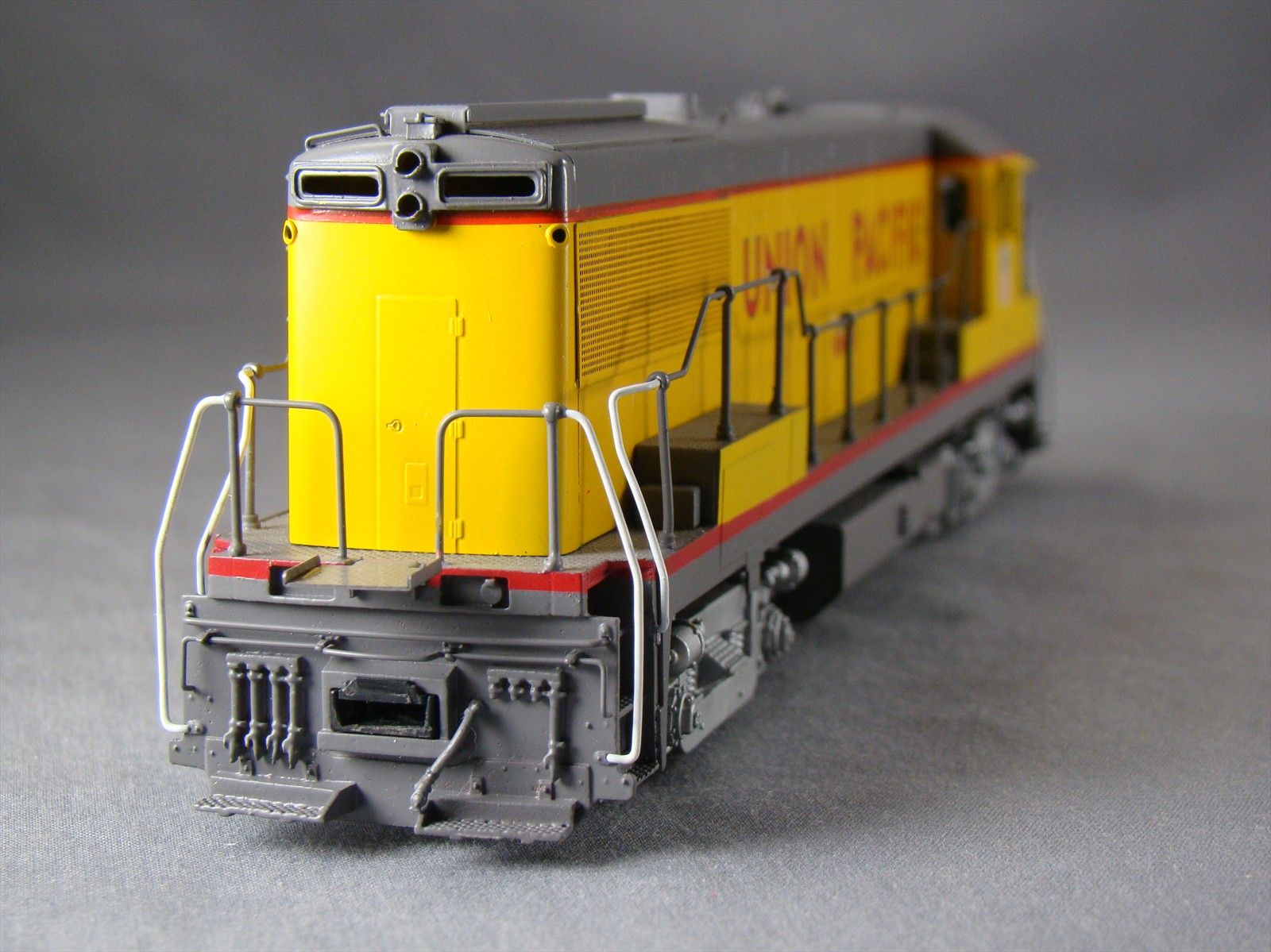 HO Oriental UP Union Pacific GE U25B Low Hood