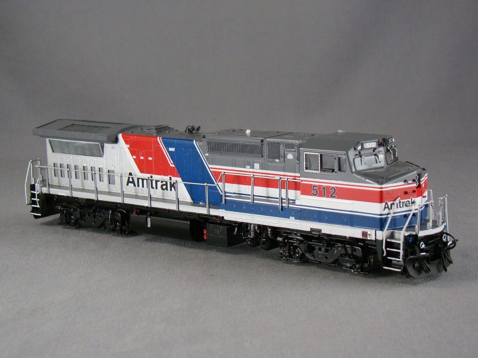 HO OMI Overland AMTRAK DASH 8-32BWH #519 Custom