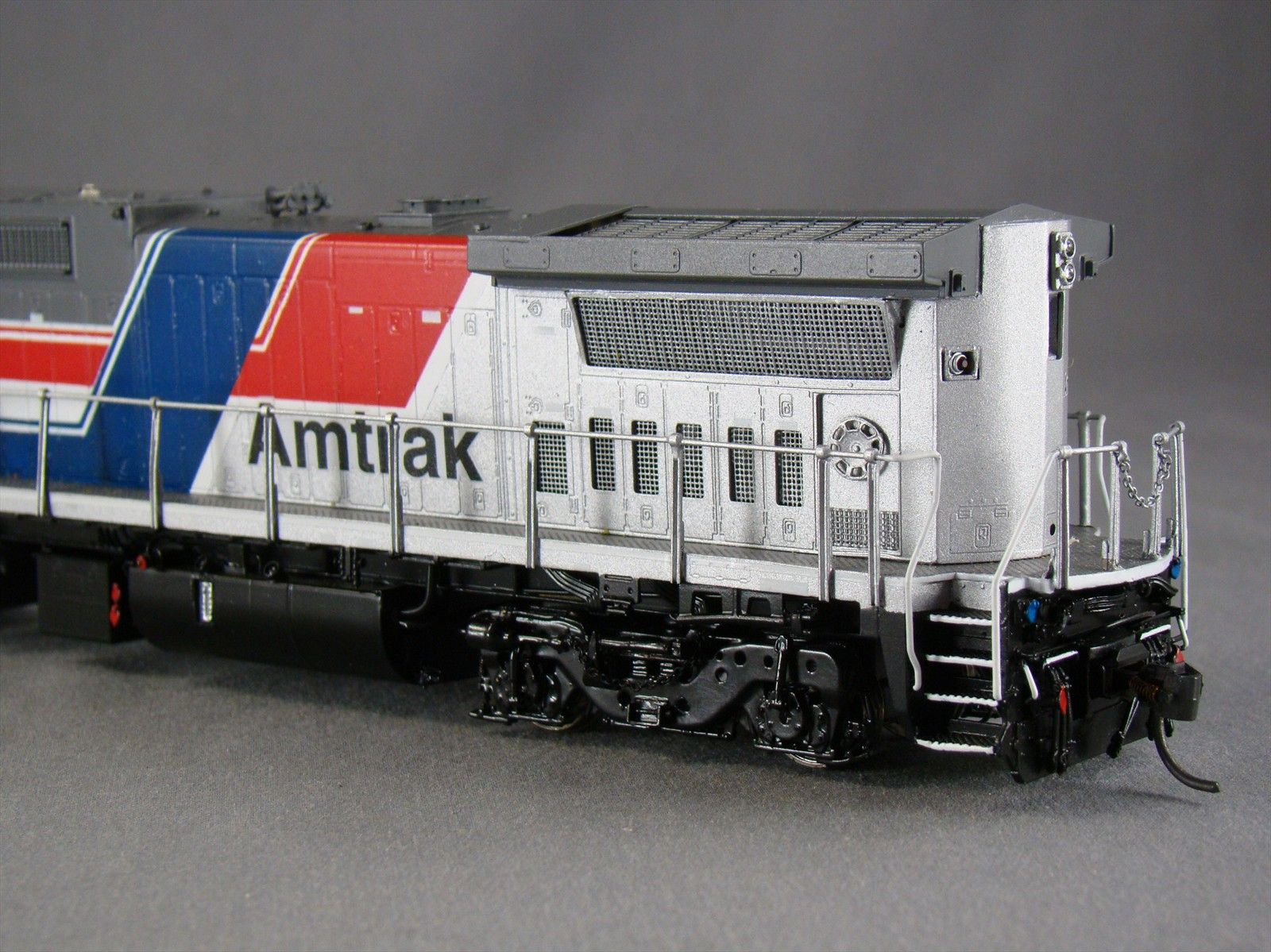 HO OMI Overland AMTRAK DASH 8-32BWH #519 Custom