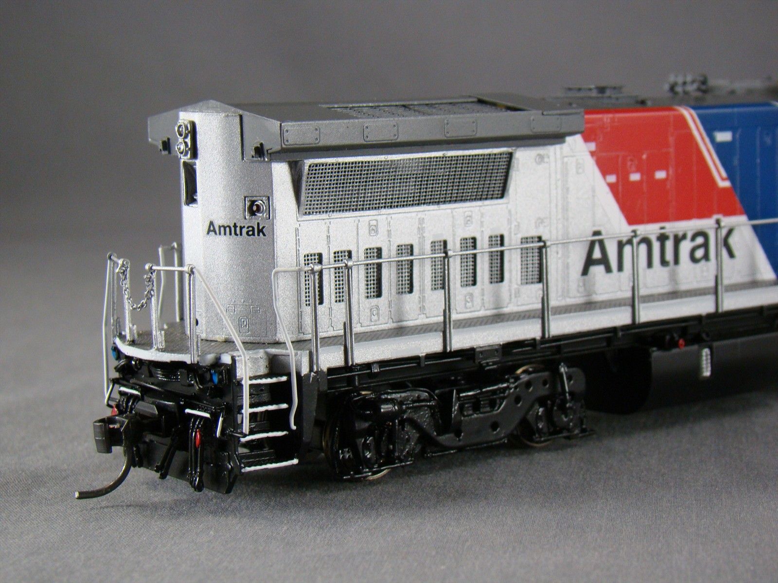 HO OMI Overland AMTRAK DASH 8-32BWH #519 Custom