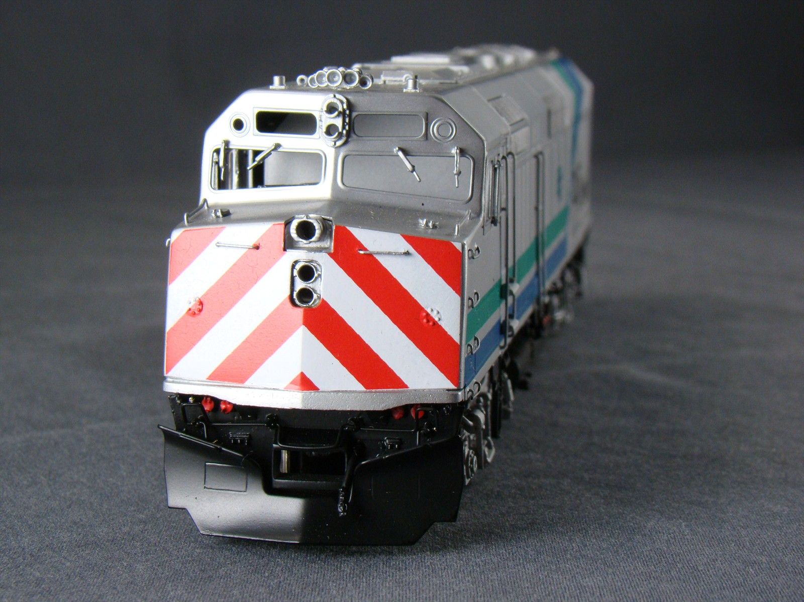 HO PFM Samhongsa Amtrak F40PH Phase III Caltrain