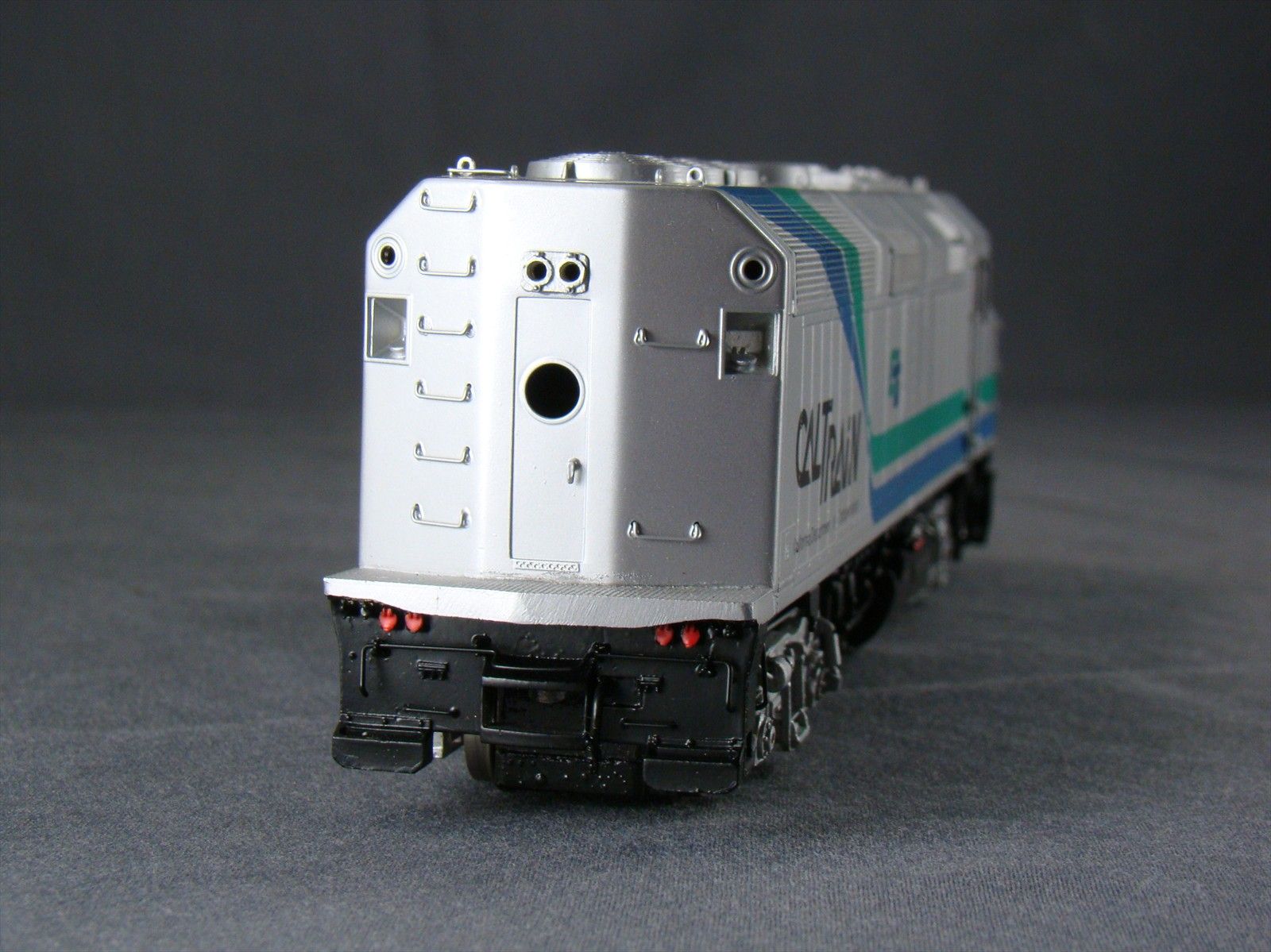 HO PFM Samhongsa Amtrak F40PH Phase III Caltrain