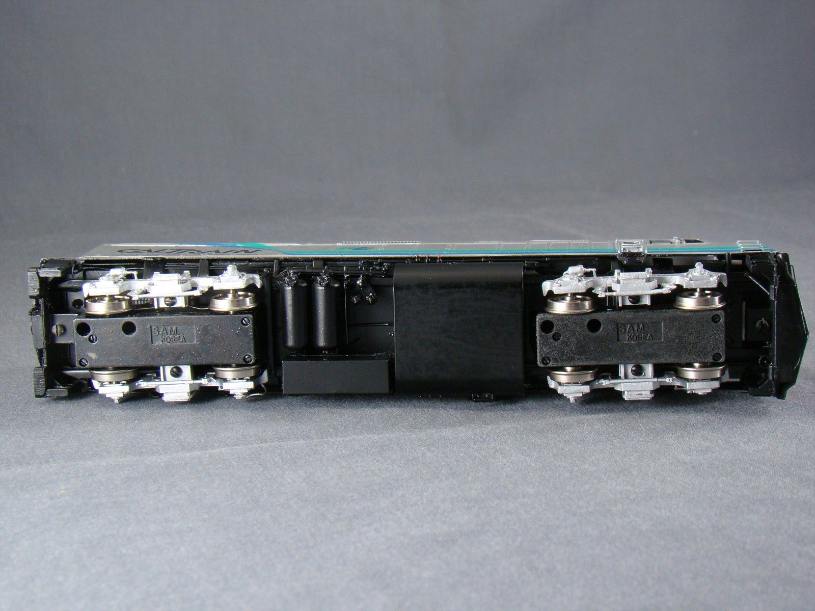 HO PFM Samhongsa Amtrak F40PH Phase III Caltrain