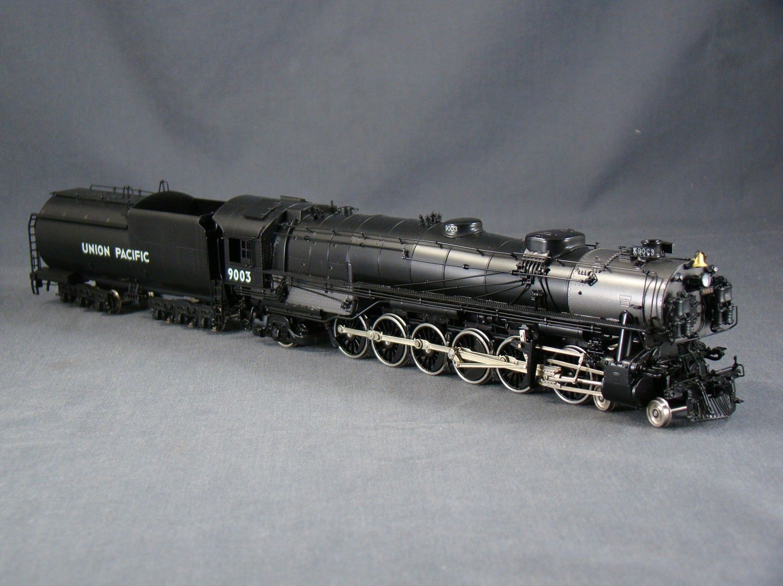 HO Key Imports CS #17 UP Union Pacific 4-12-2 #9003 w/ Working Gresley