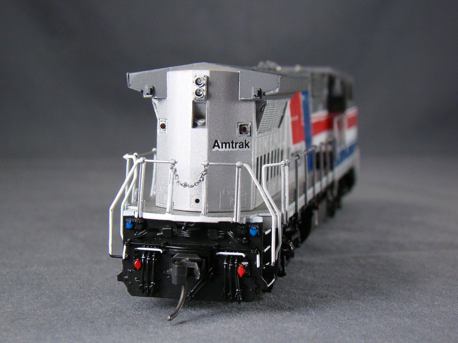 HO OMI 5402.1 Overland Amtrak DASH 8-32BWH Diesel #519