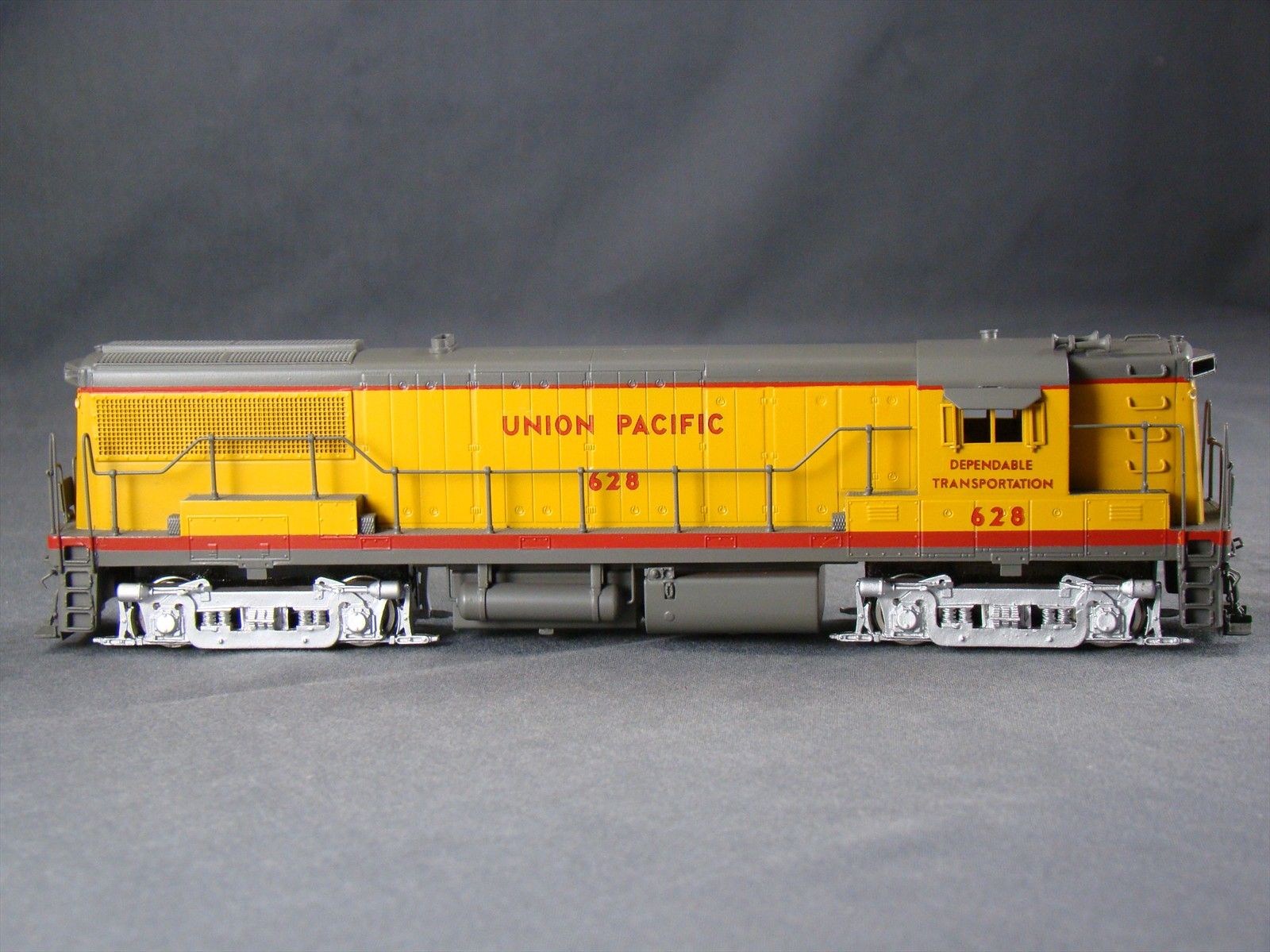 HO Oriental Limited UP Union Pacific GE U-25B Diesel #628